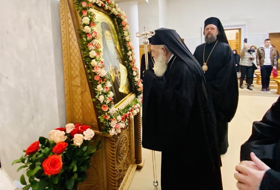 Ο Αρχιεπίσκοπος Ιερώνυμος στο ησυχαστήριο του Αγίου Πορφυρίου στο ...