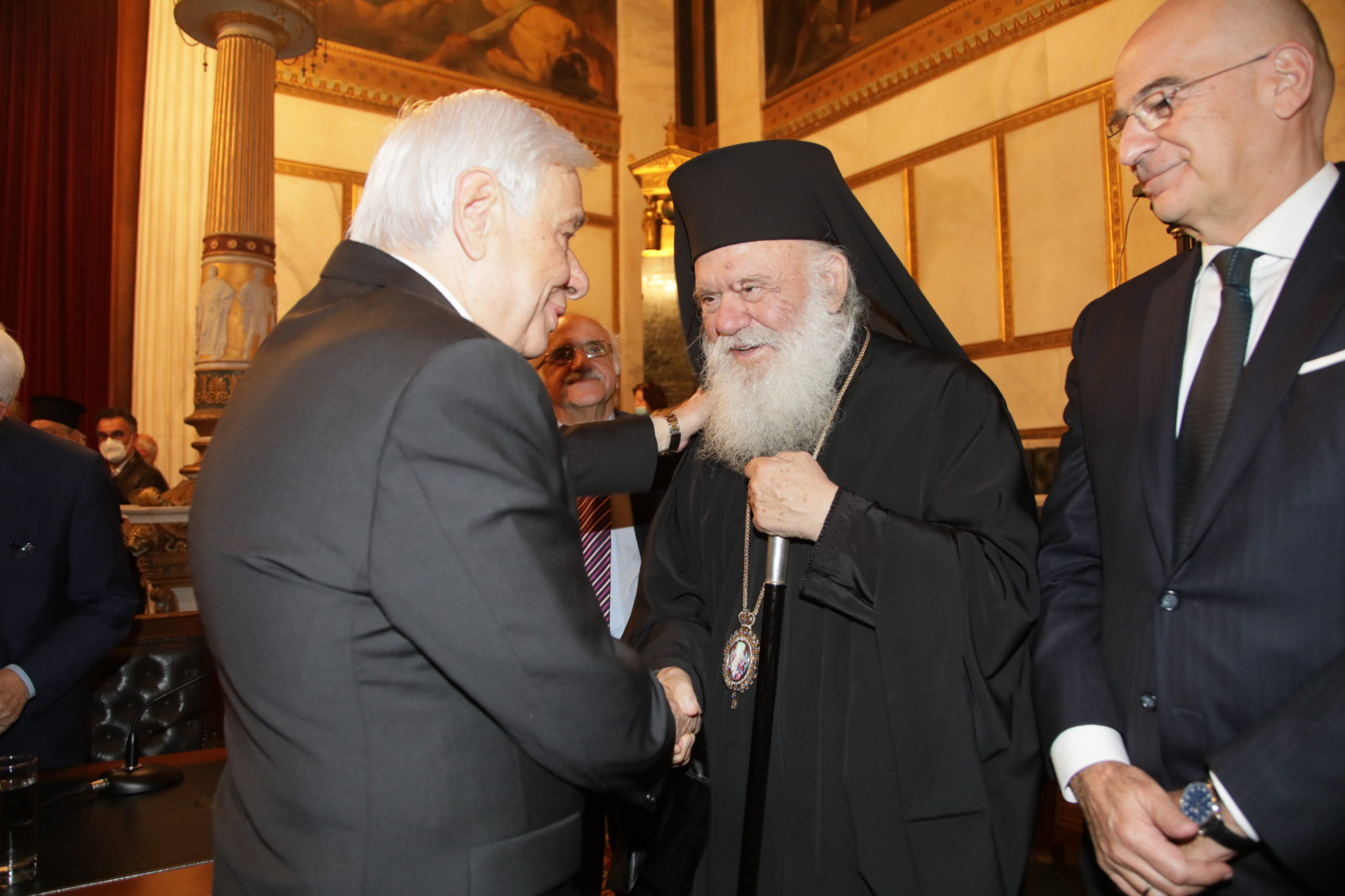 Ο Αρχιεπίσκοπος Ιερώνυμος στην τελετή υποδοχής του Προκόπη Παυλόπουλου ...