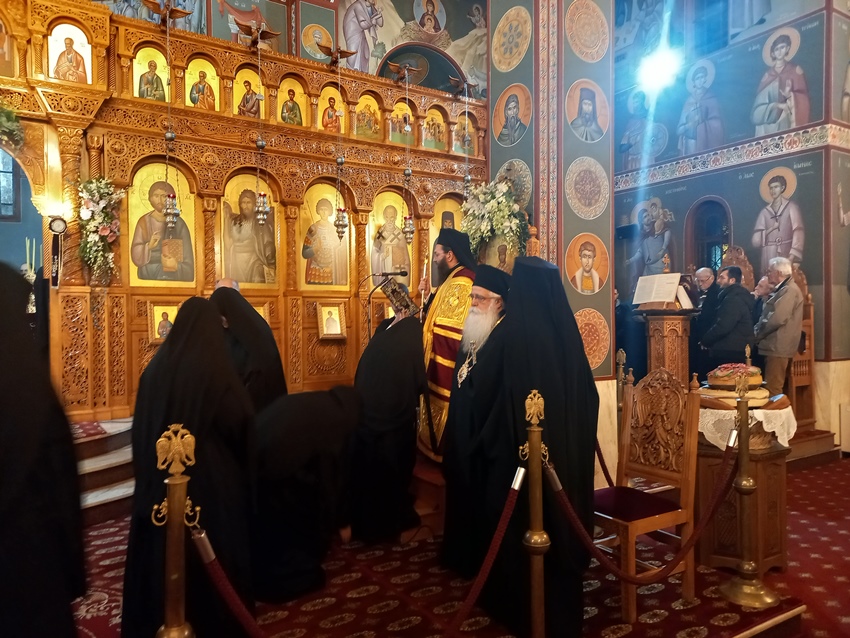 Ο Μητροπολίτης Κορίνθου στο ιστορικό Μητροπολιτικό Παρεκκλήσιο του ...