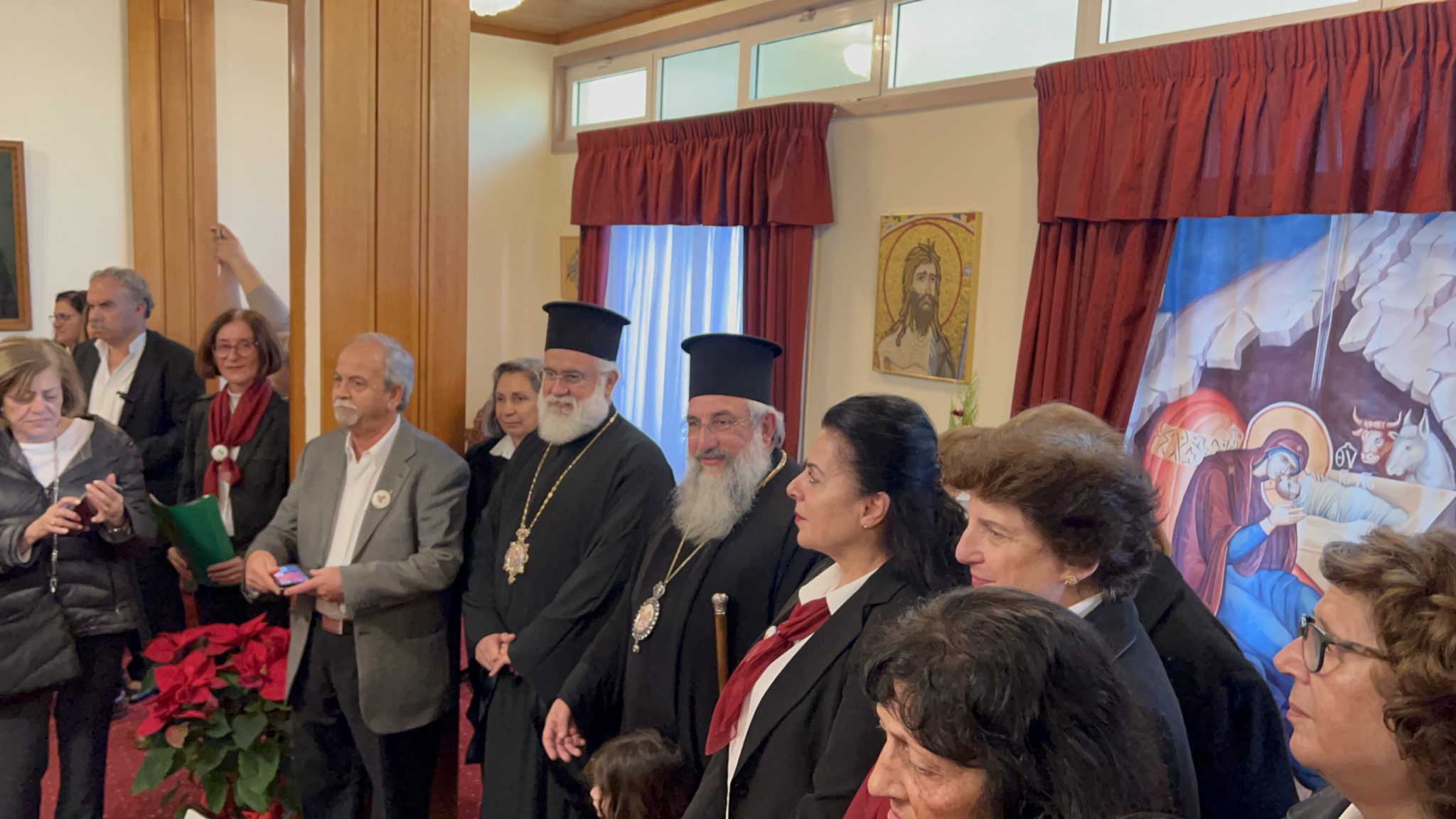Έψαλλαν τα Πρωτοχρονιάτικα κάλαντα στον Αρχιεπίσκοπο Κρήτης - Ορθοδοξία ...