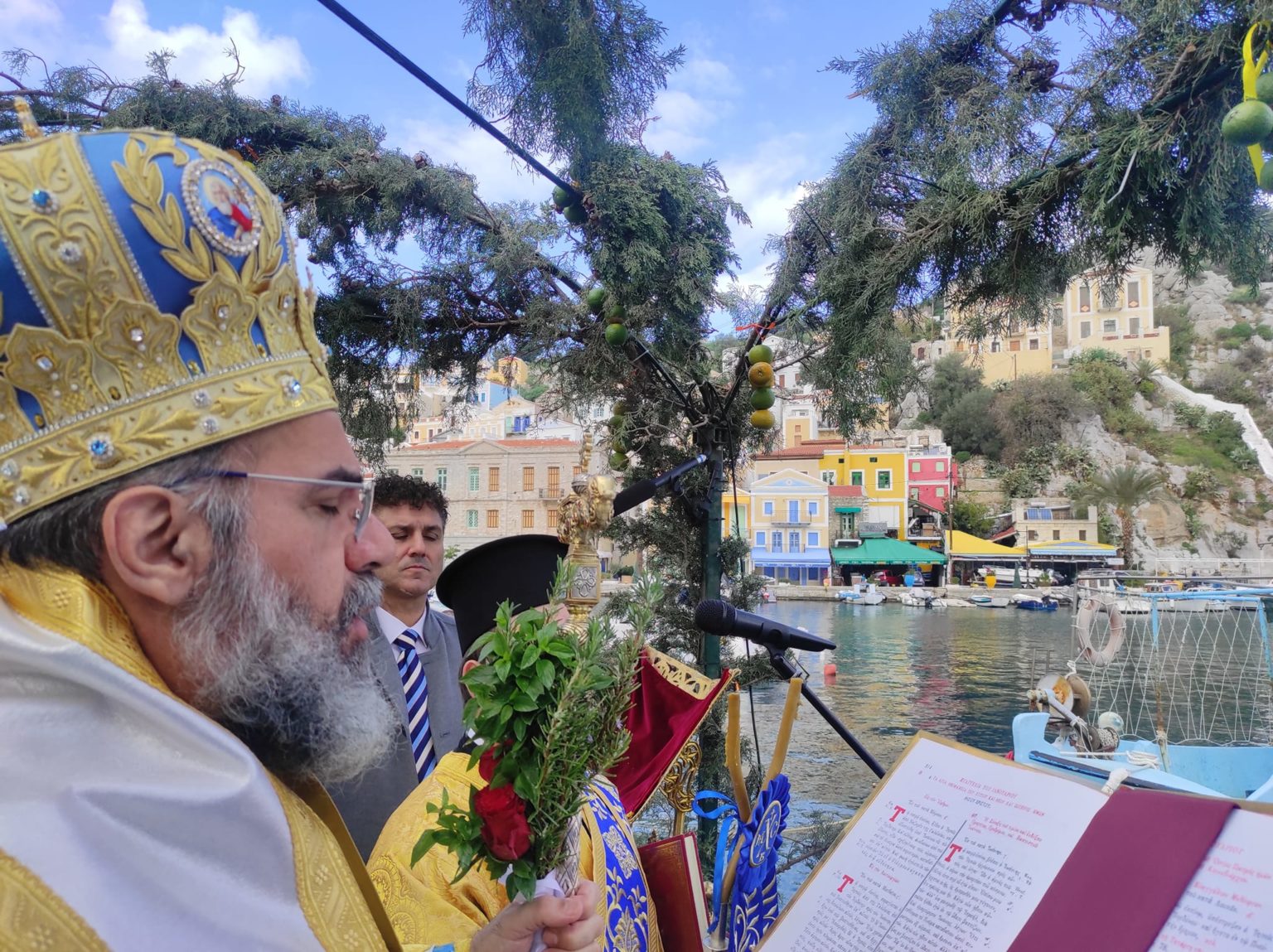Τα Άγια Θεοφάνεια στην ακριτική Σύμη - Ορθοδοξία News Agency