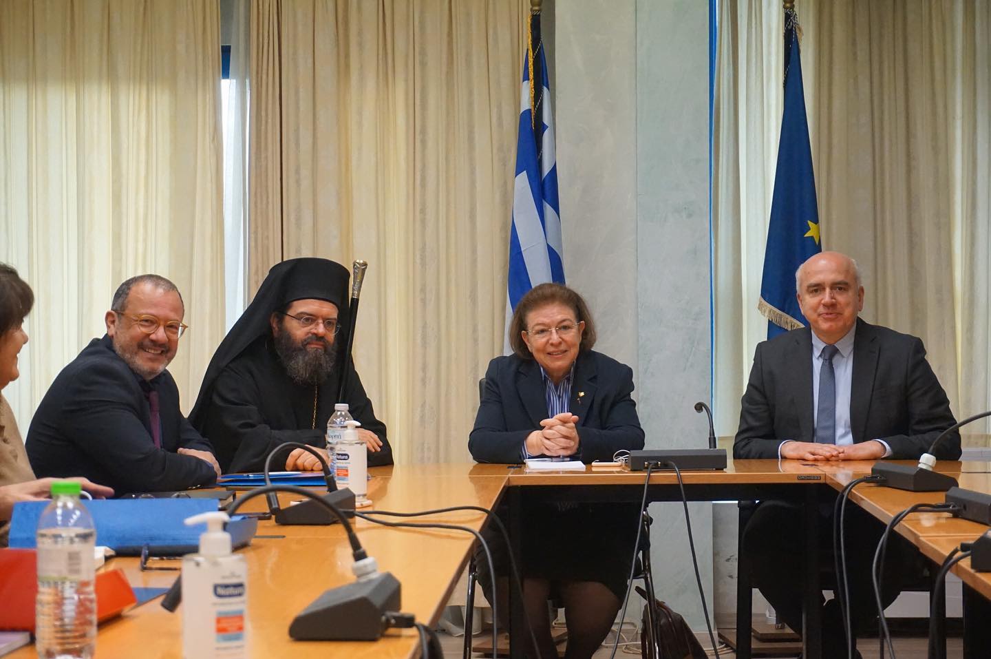 Μητροπολίτης Μαρωνείας και Λίνα Μενδώνη σε σύσκεψη για την ανάπλαση του ...