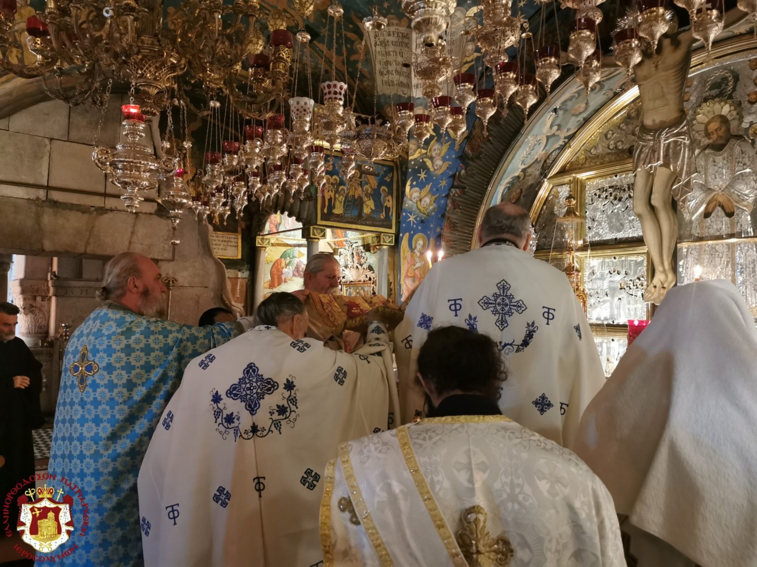Χειροτονία διακόνου στο Φρικτό Γολγοθά από τον Αρχιεπίσκοπο Πέλλης ...