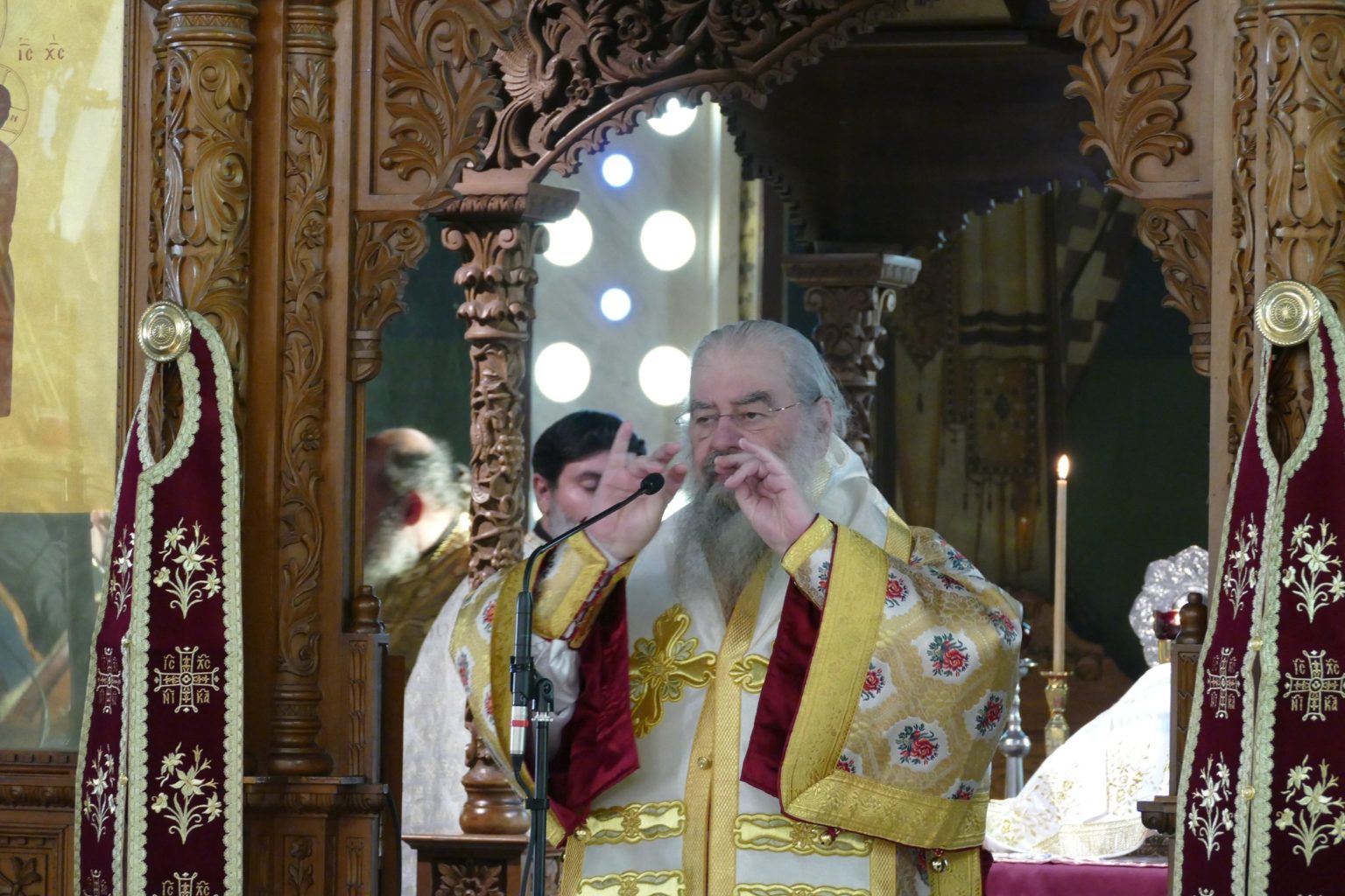 Το 49ο μνημόσυνο του Γρίβα Διγενή από τον Μητροπολίτη Αθανάσιο ...