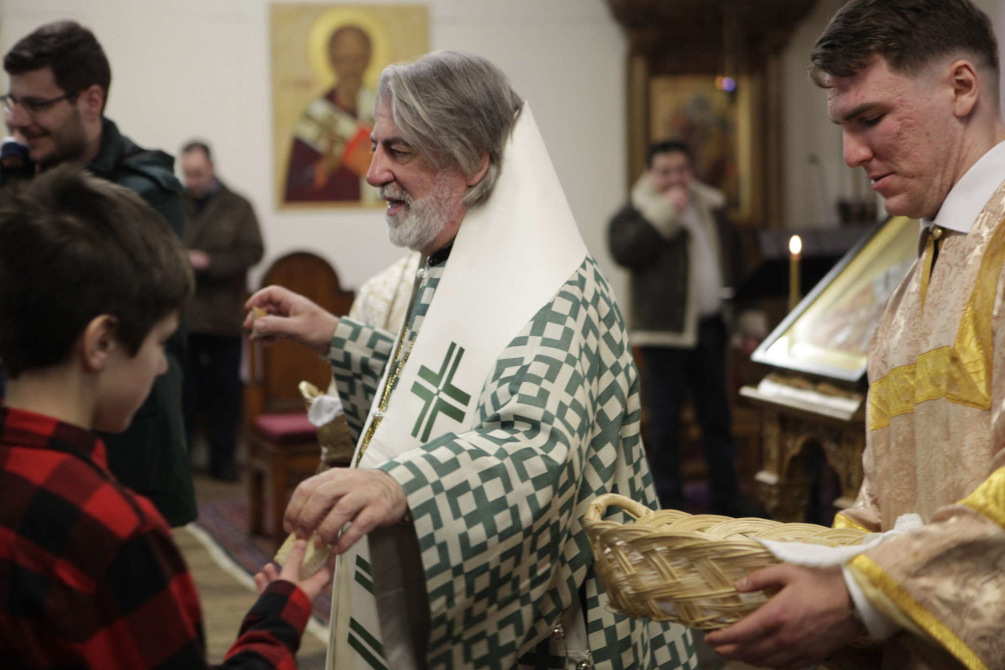 Ο Αρχιεπίσκοπος Θυατείρων επισκέφθηκε το Εδιμβούργο για να παραδώσει ...