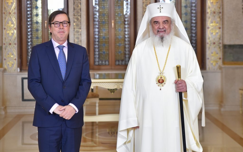 Patriarch Daniel welcomes new Spanish Ambassador José Antonio Hernández ...