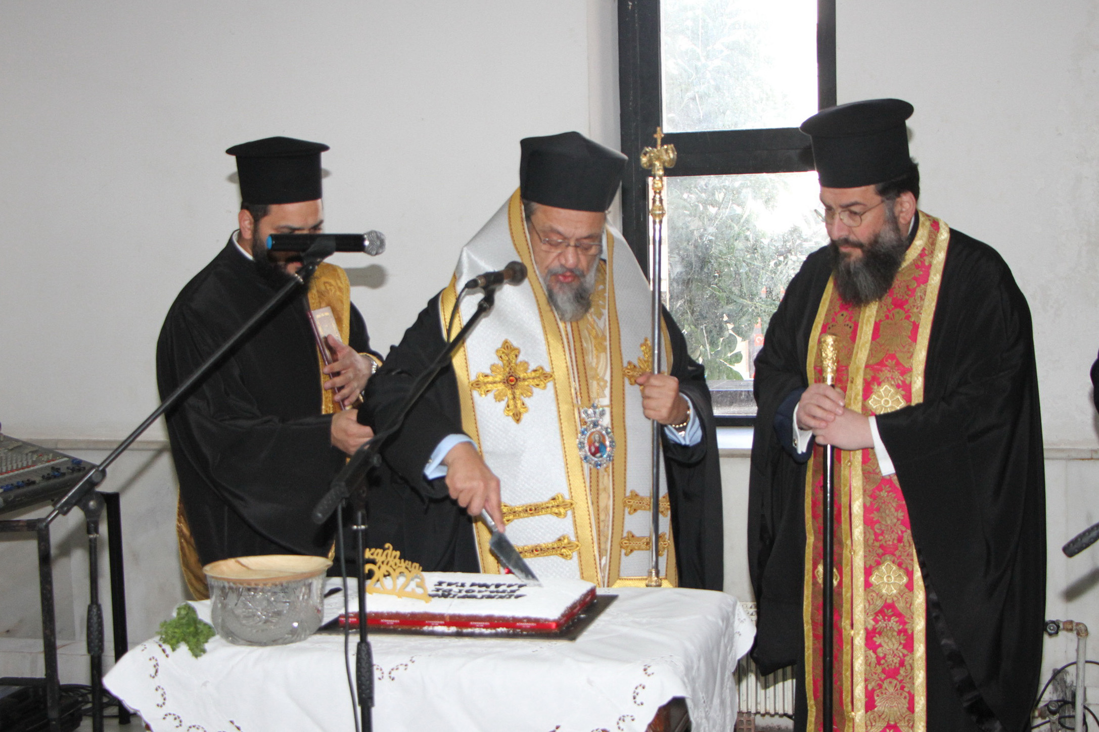 Ο Μεσσηνίας Χρυσόστομος ευλόγησε την Βασιλόπιτα του Δικηγορικού ...