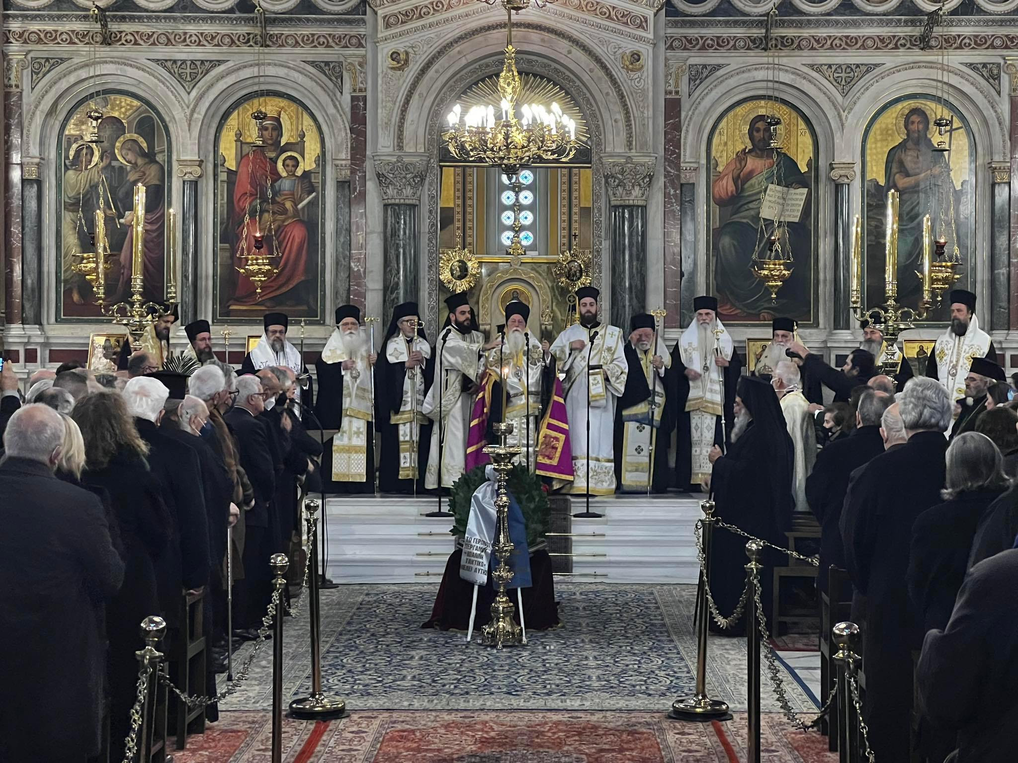 Το "ύστατο χαίρε" στον Μητροπολίτη Γέροντα Περγάμου κυρό Ιωάννη ...