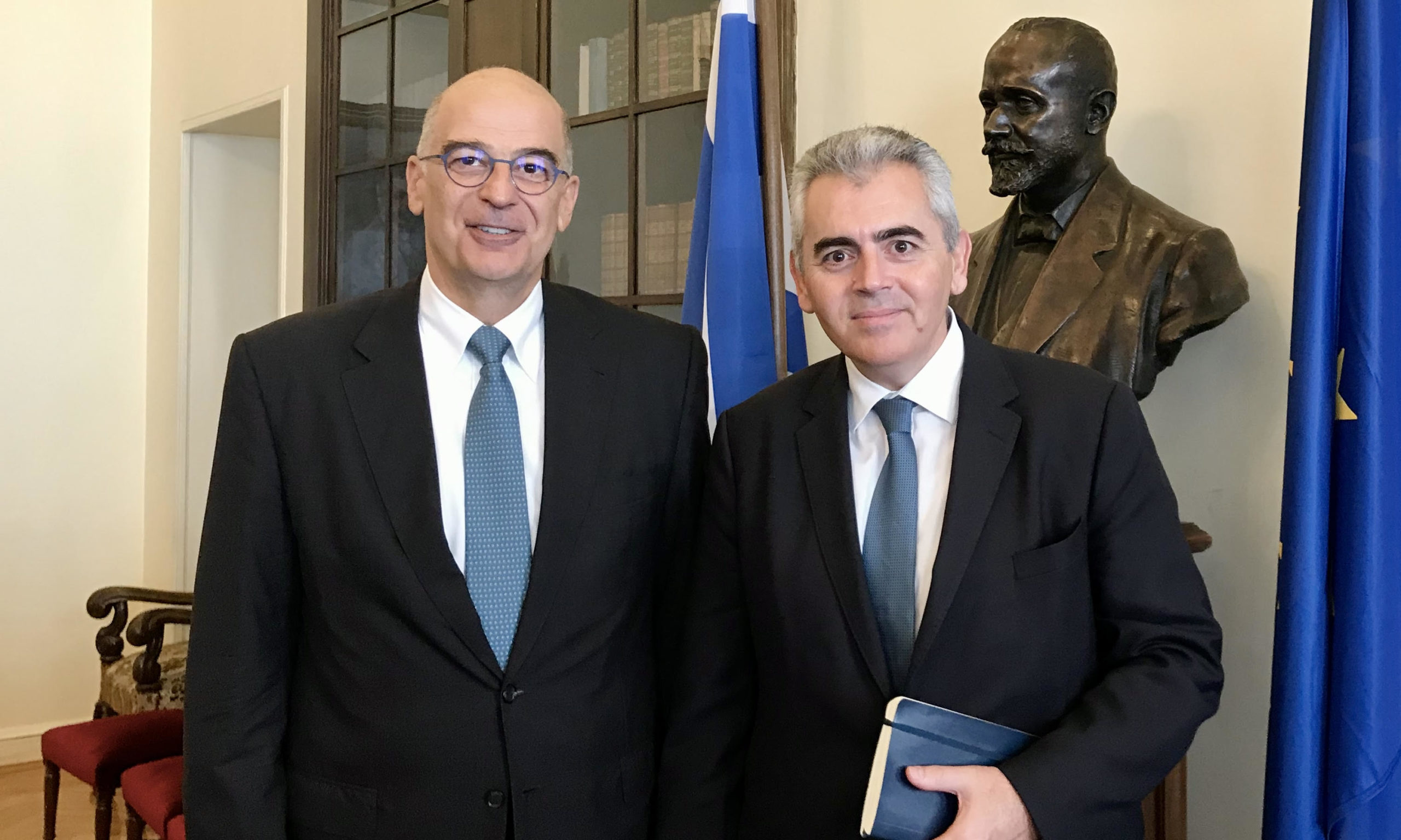 Ο Νίκος Δένδιας προσκεκλημένος του Μάξιμου Χαρακόπουλου σε εκδήλωση στη ...