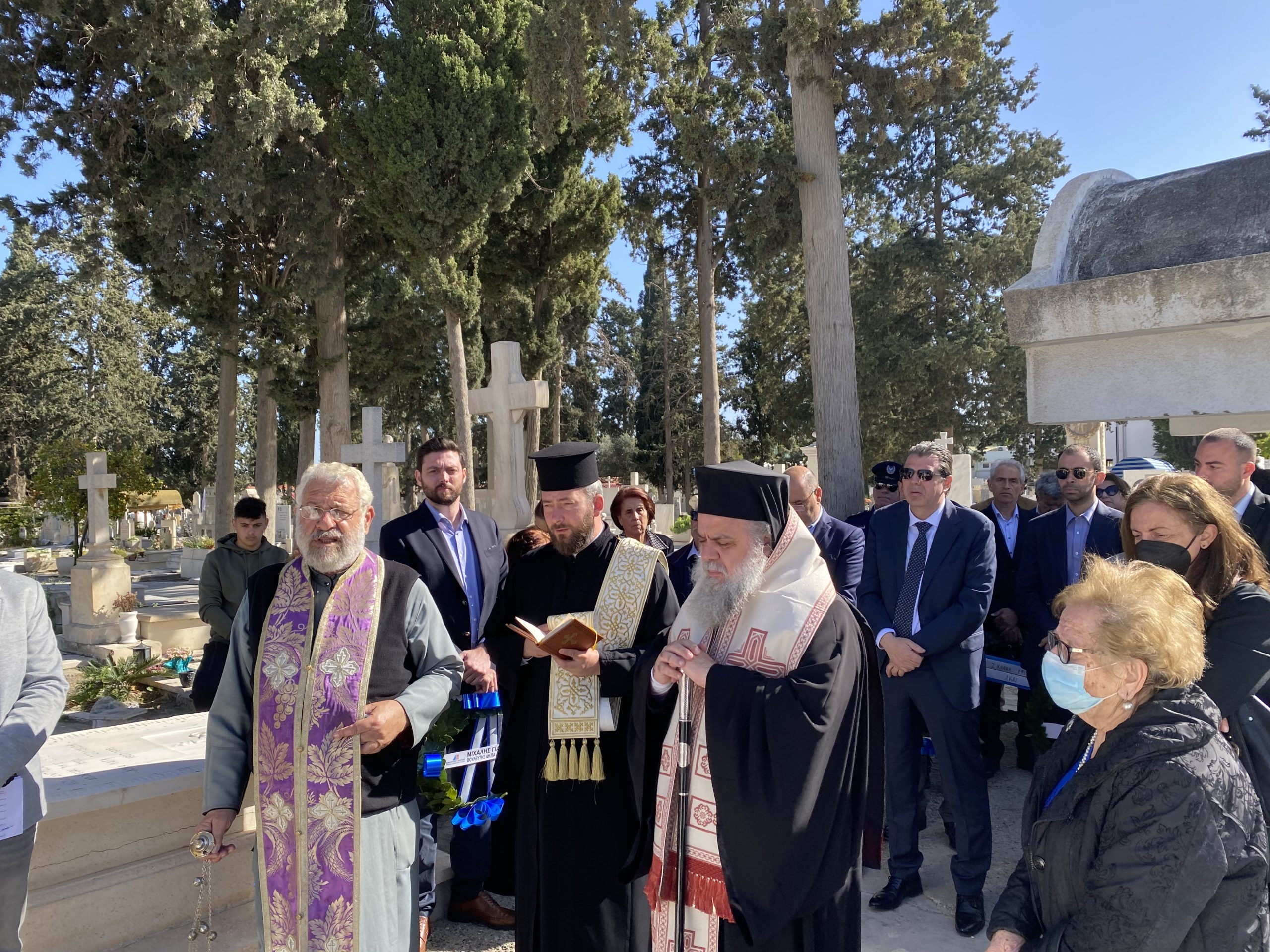 Ο Μητροπολίτης Κιτίου τέλεσε το Μνημόσυνο του ήρωα της ΕΟΚΑ Δημητράκη ...
