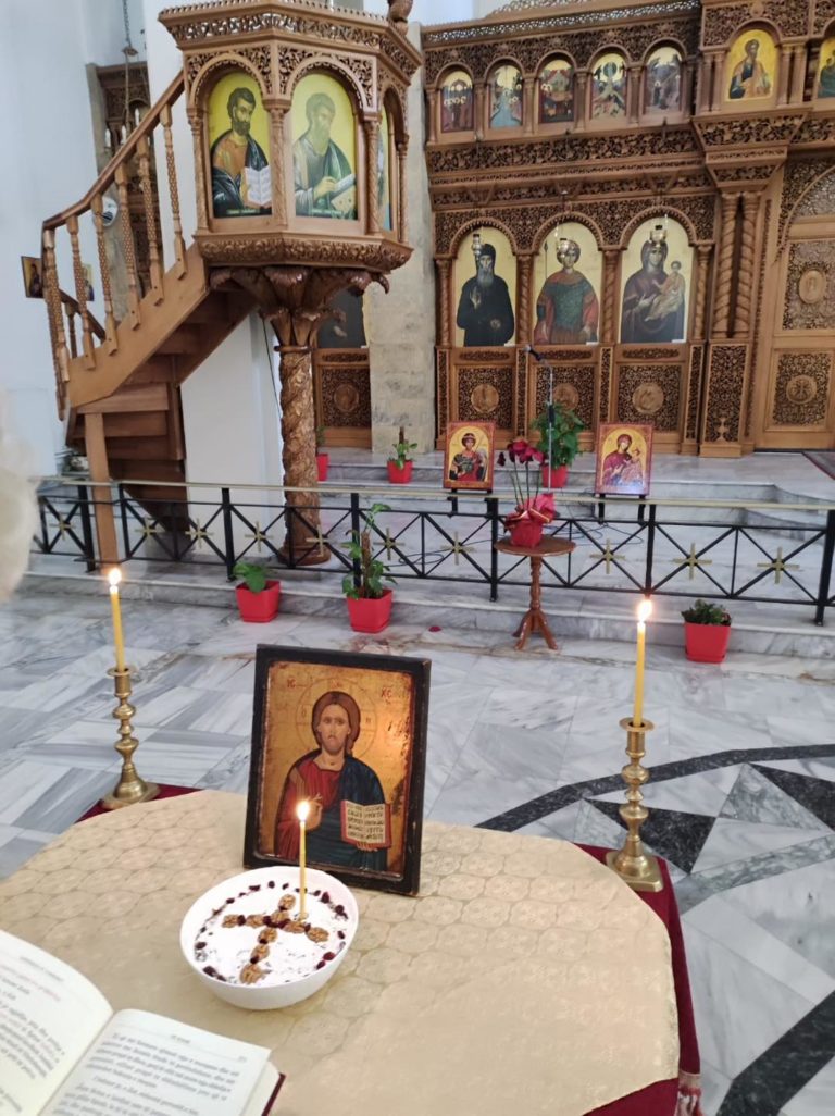 Μνημόσυνο για τα θύματα της τραγωδίας των Τεμπών στο Φιέρι της Αλβανίας ...