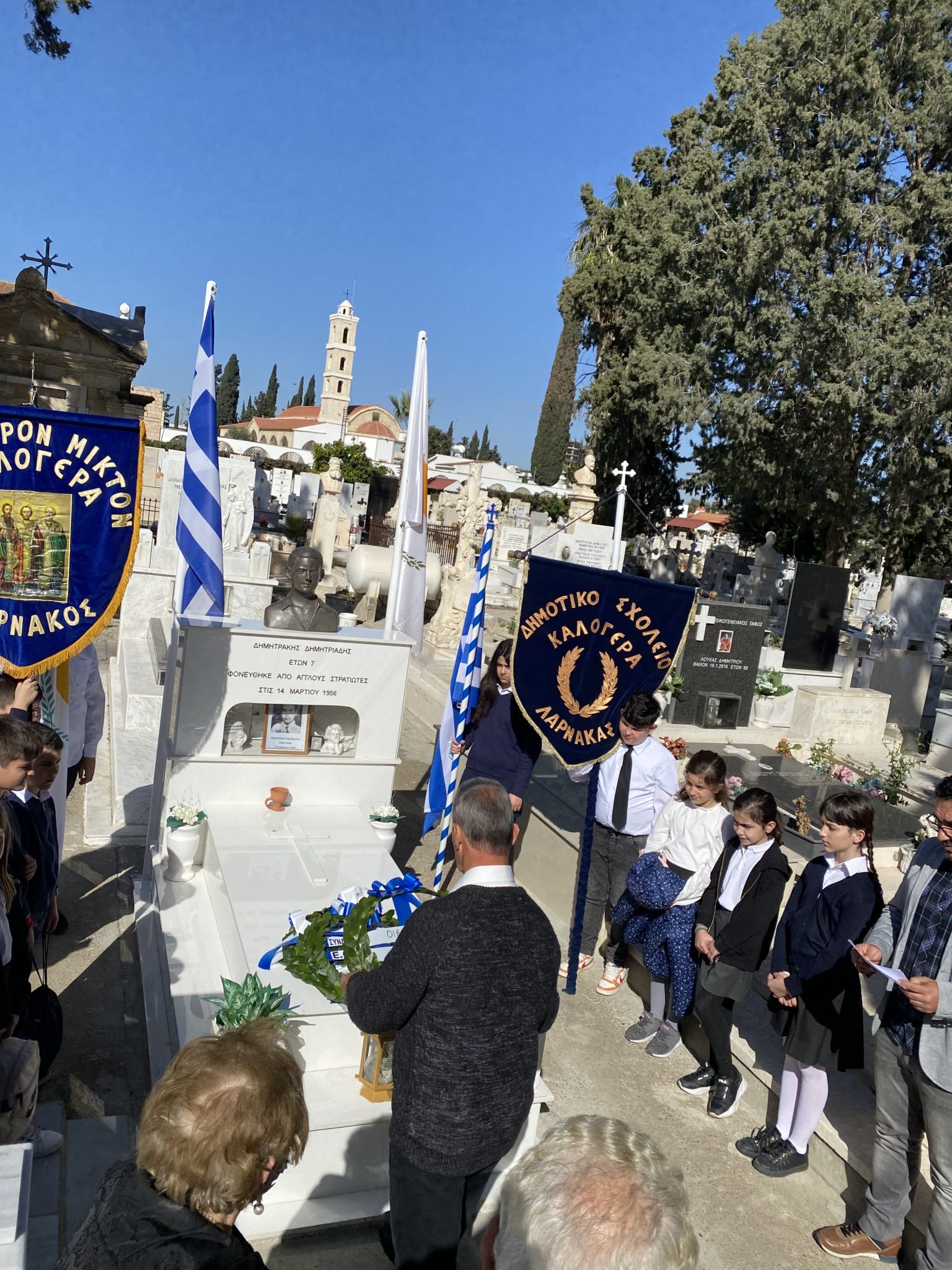 Ο Μητροπολίτης Κιτίου τέλεσε το Μνημόσυνο του ήρωα της ΕΟΚΑ Δημητράκη ...