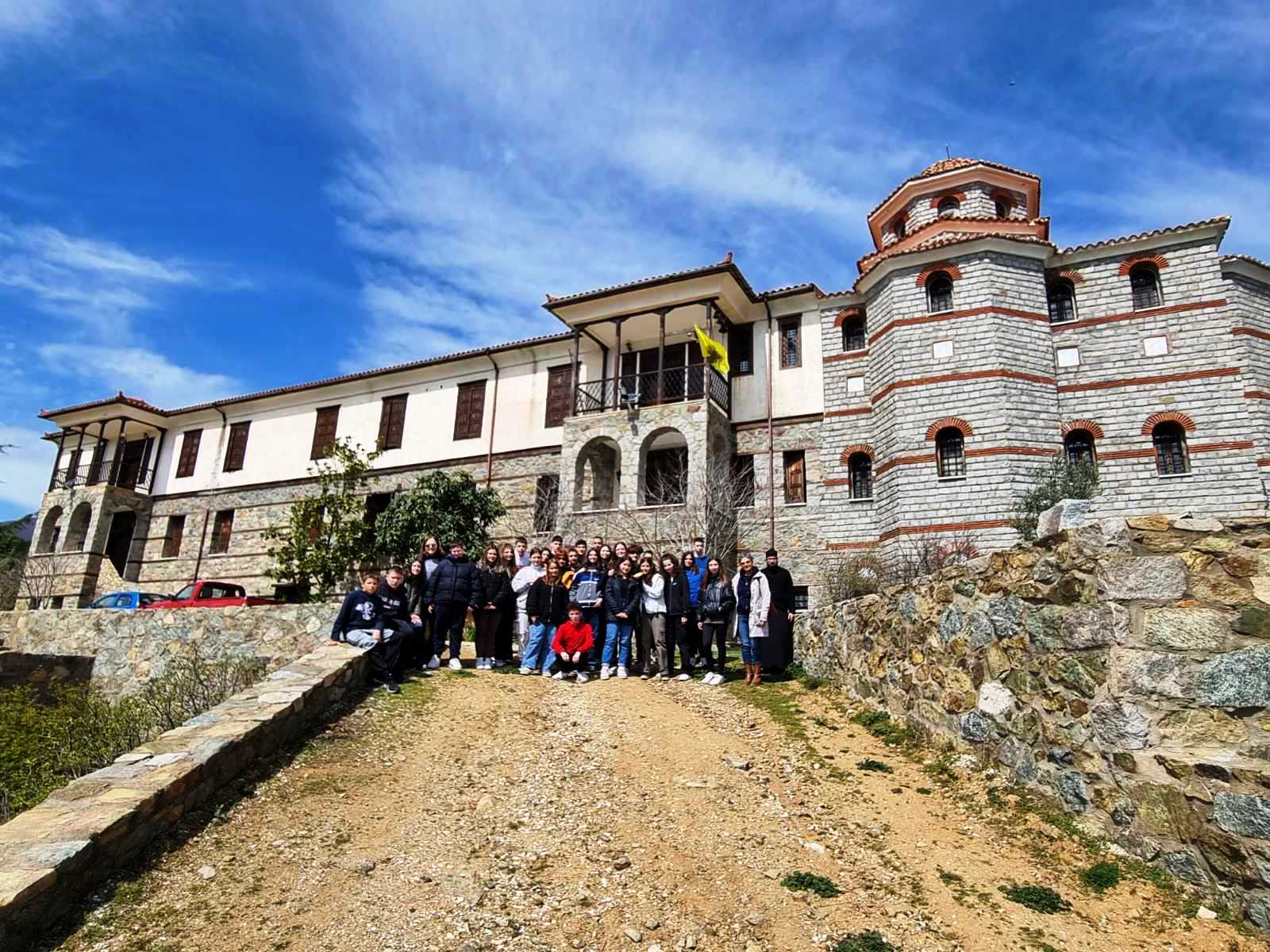 Το 2ο Γυμνάσιο Κομοτηνής στην Ιερά Μονή Οσίου Μαξίμου Καυσοκαλύβη ...