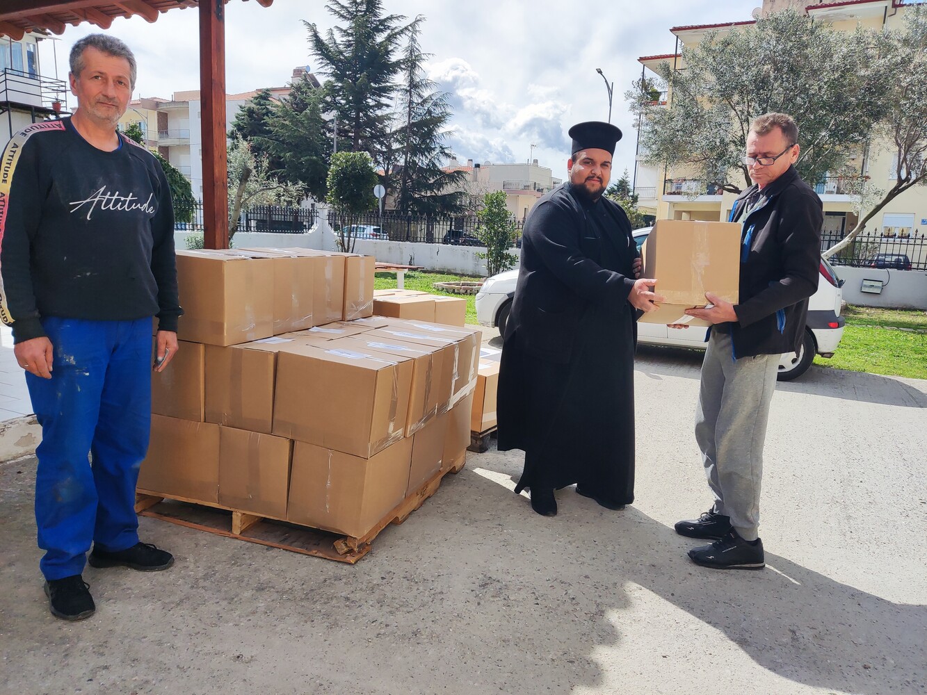 Διανομή τροφίμων στη Μητρόπολη Μαρωνείας και Κομοτηνής - Ορθοδοξία News ...