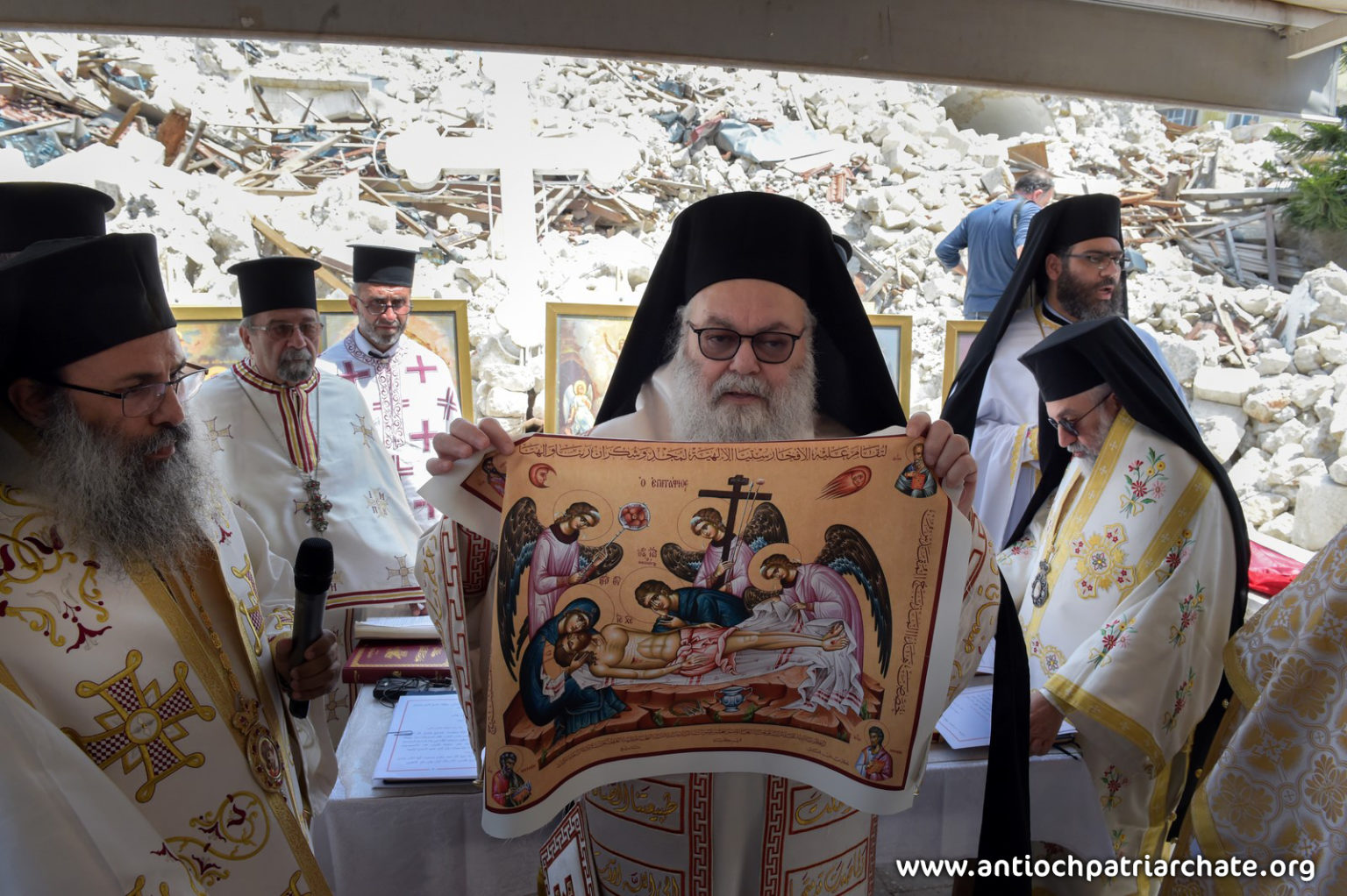 Το "Χριστός Ανέστη" ακούστηκε στη "λαβωμένη" από τον σεισμό Αντιόχεια ...