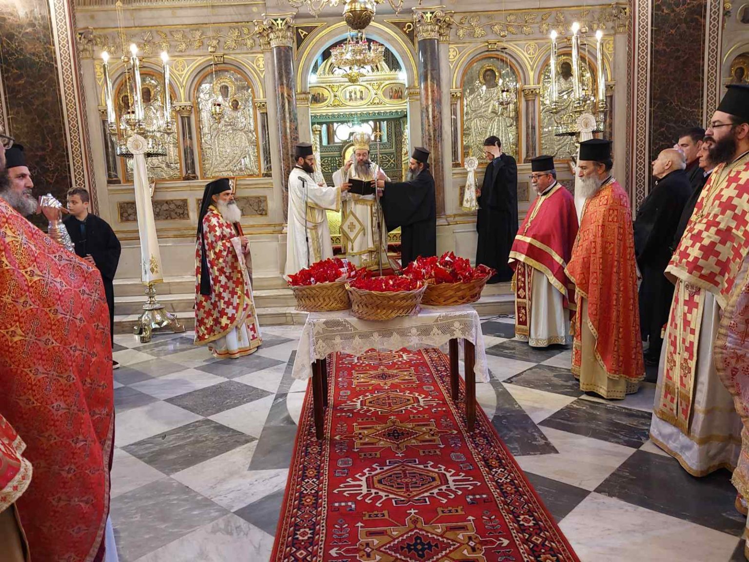 Ο εορτασμός της Ανάστασης του Κυρίου στην Ιερά Μητρόπολη Χίου ...