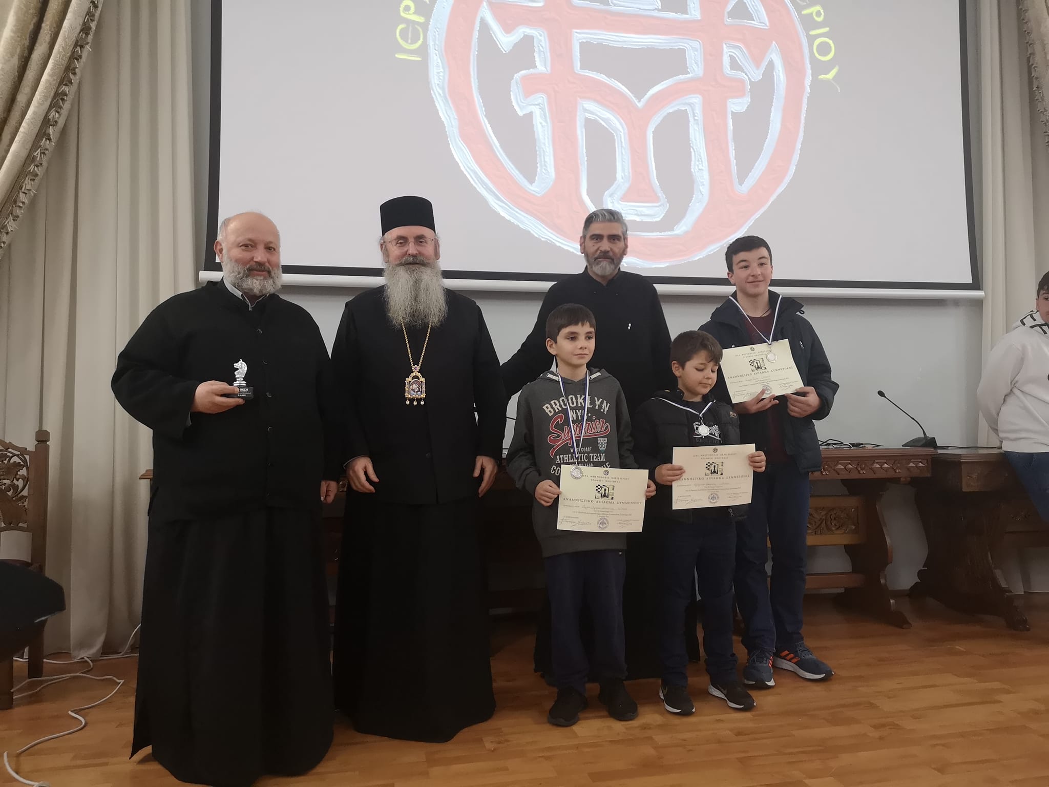 Ο Μητροπολίτης Περιστερίου στο πρώτο διενοριακό πρωτάθλημα σκακιού ...