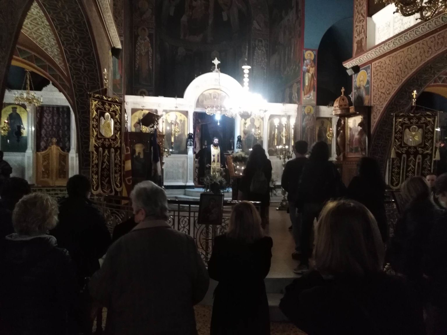 Με άφατη κατάνυξη η λειτουργία της Μεγάλης Τρίτης στην Αγία Αικατερίνη ...