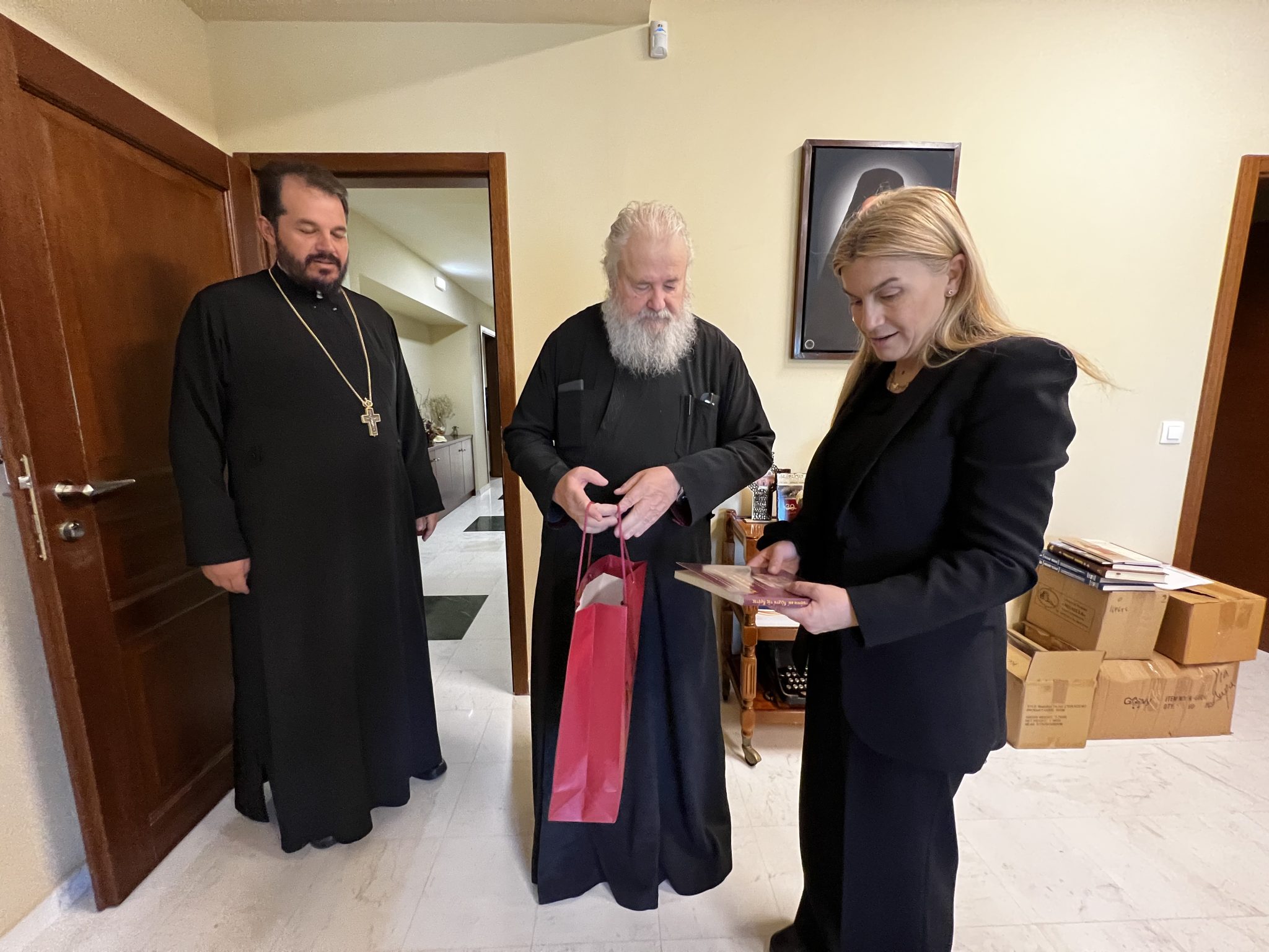 Ο Μητροπολίτης Κυδωνίας υποδέχθηκε την υποψήφια Βουλευτής Σέβη ...