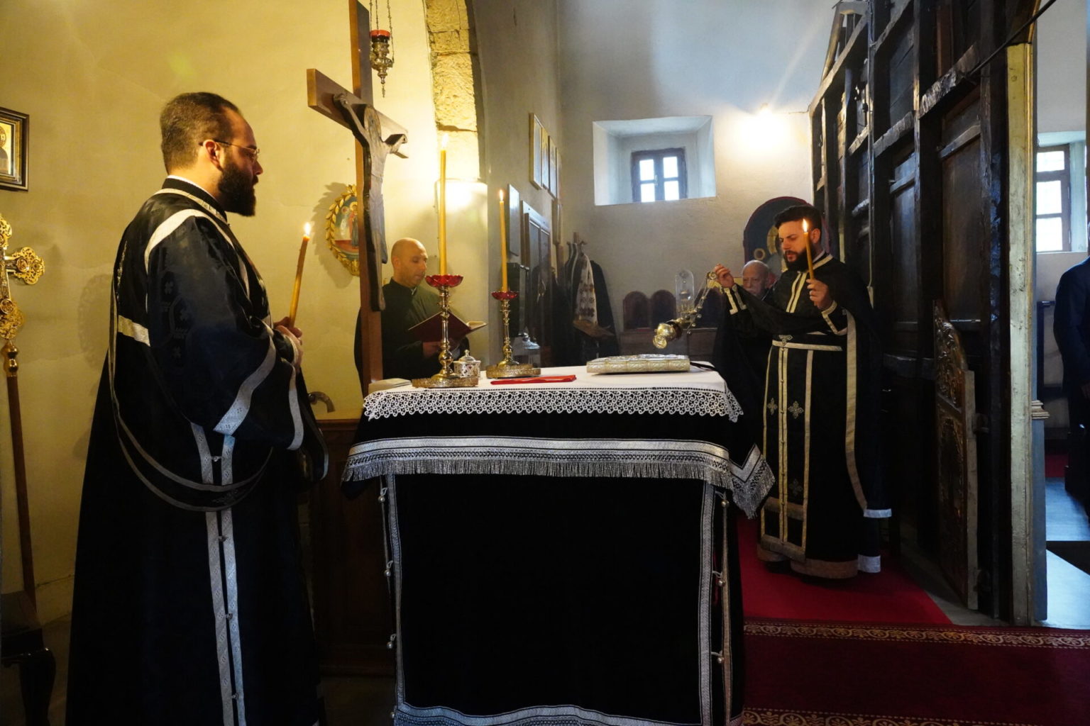 Πρωί Μεγάλης Τρίτης στην Ίμβρο - Φωτογραφικά «κλικ» από την χοροστασία ...