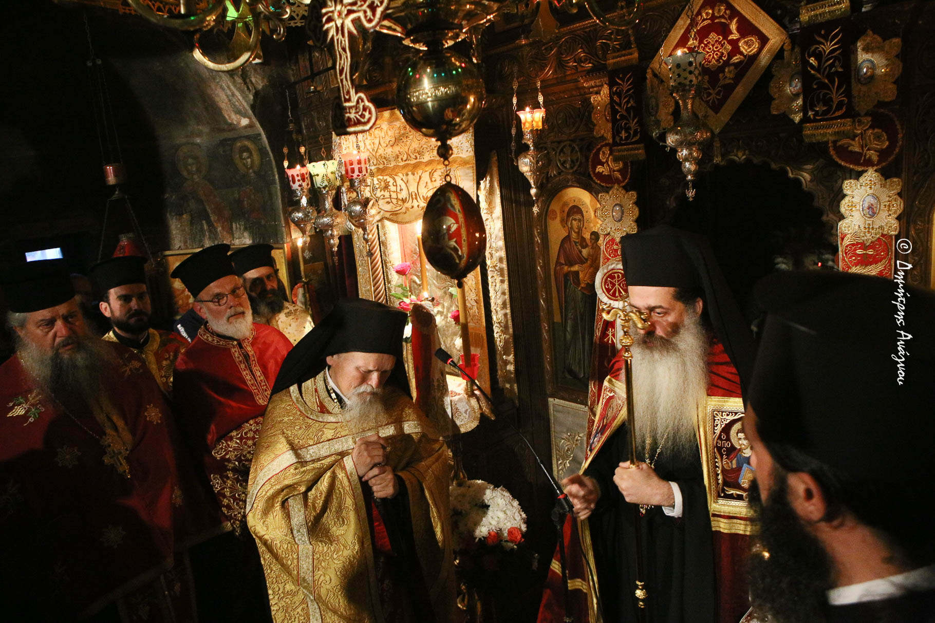 Ο Φθιώτιδος Συμεών τίμησε τον π. Ιγνάτιο Σάπιο για τα 40 χρόνια ...
