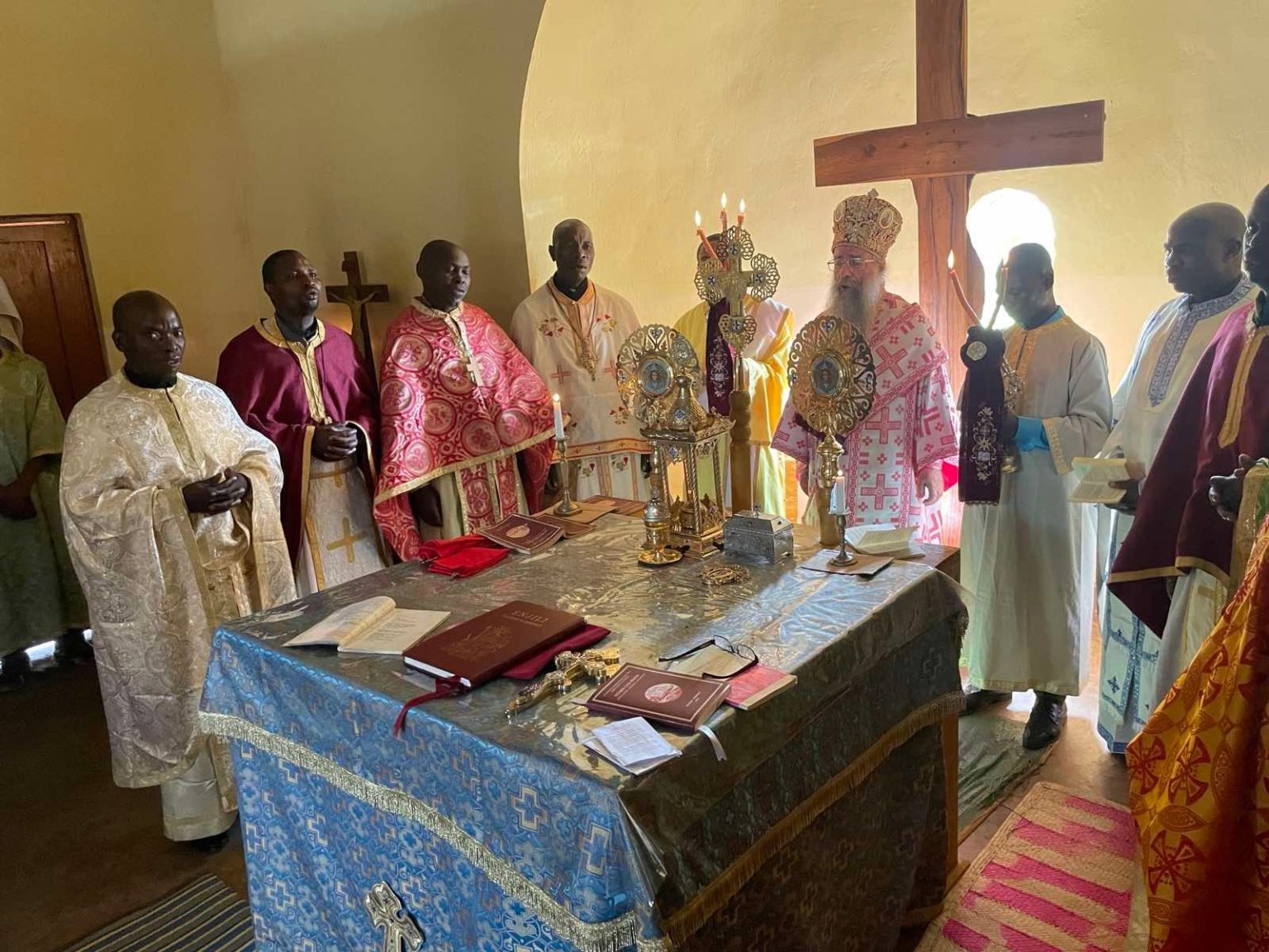 Οι Άγιοι Ισαπόστολοι βοηθούν την Ιεραποστολή στην Αφρική - Ορθοδοξία ...