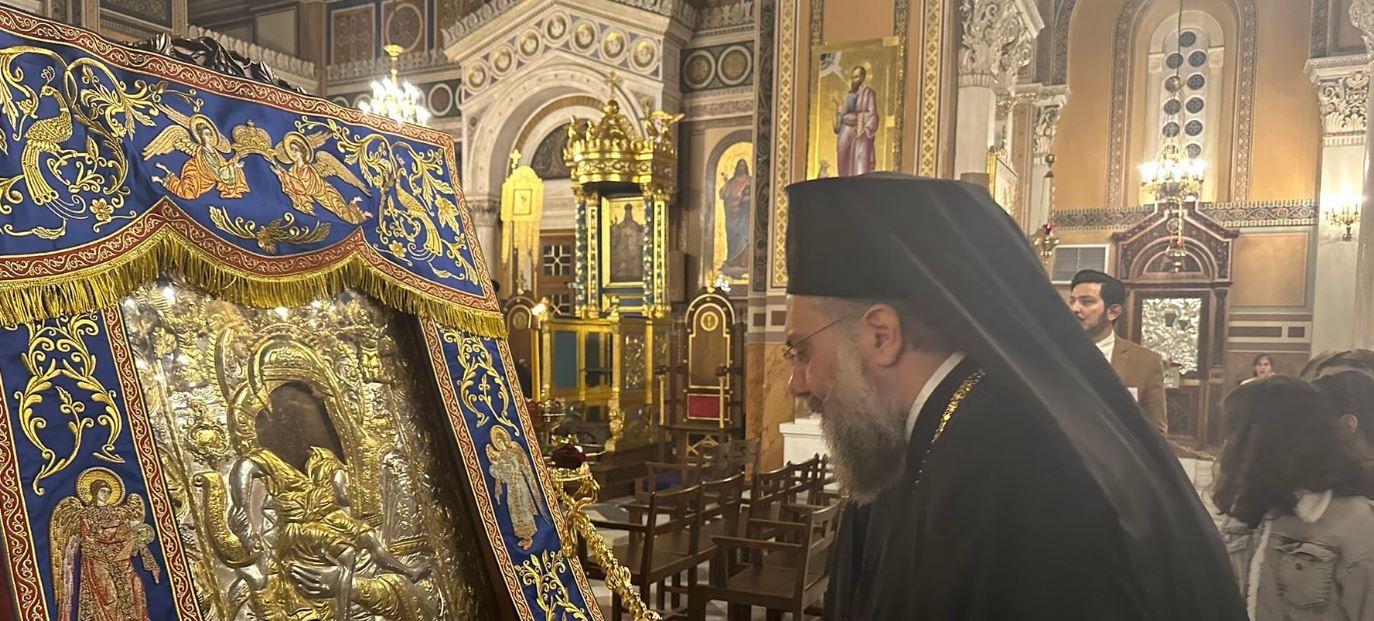 Ο Μητροπολίτης Τρίκκης προσκύνησε την Ιερά Εικόνα «Άξιον Εστί» στη ...