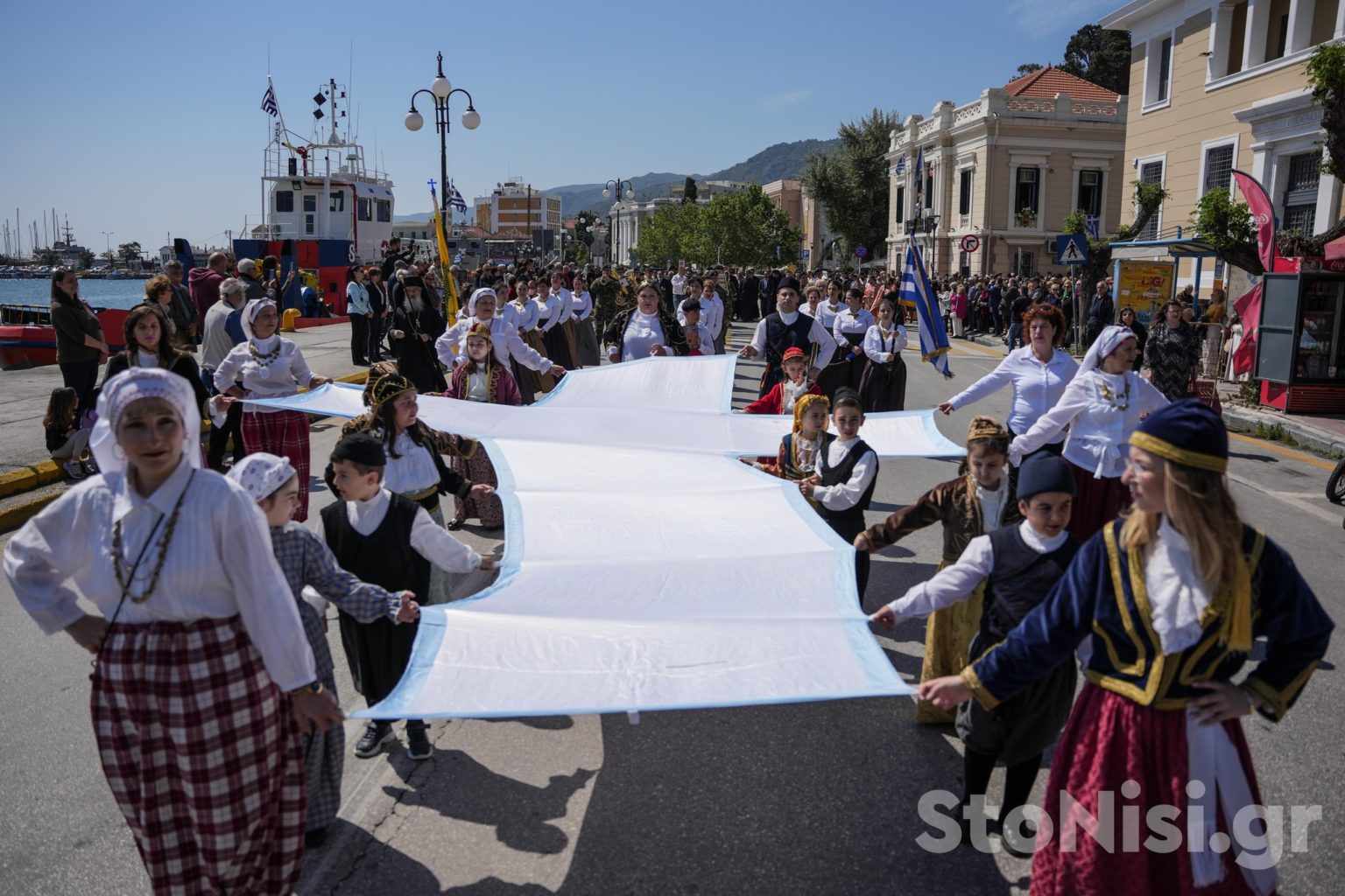 Η Μυτιλήνη γιόρτασε τον Πολιούχο της - Λιτανεία του Ιερού Λειψάνου του ...