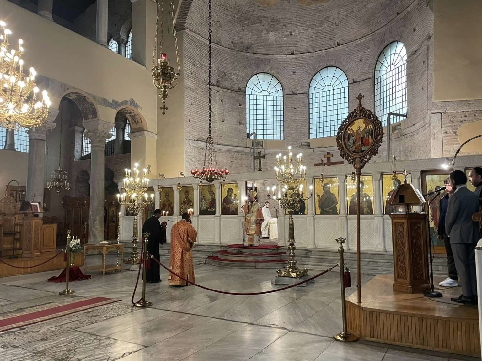 Θεσσαλονίκη: O Μητροπολίτης Αξώμης ιερούργησε και μίλησε για την ...