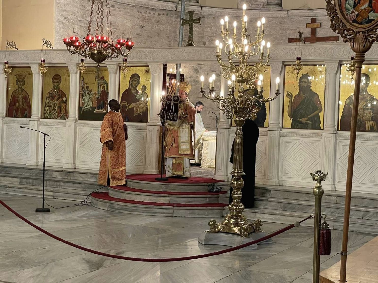 Θεσσαλονίκη: O Μητροπολίτης Αξώμης ιερούργησε και μίλησε για την ...