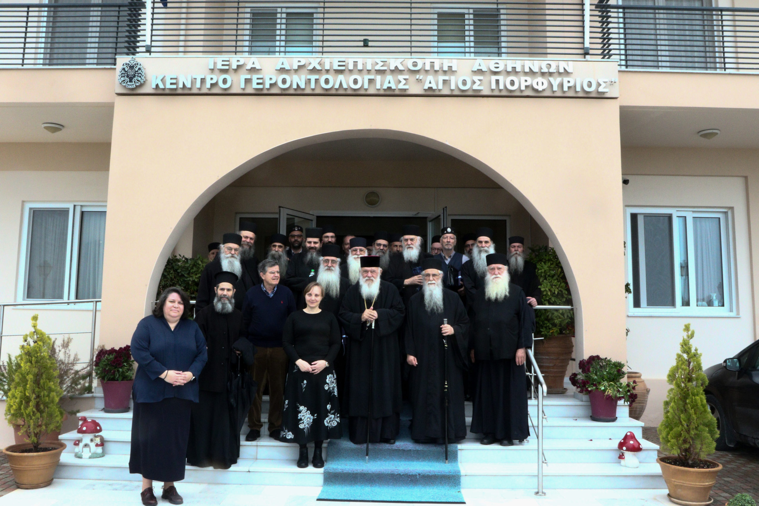 Ο Αρχιεπίσκοπος Αθηνών και ο Πρωτεπιστάτης του Αγίου Όρους στον Όσιο ...