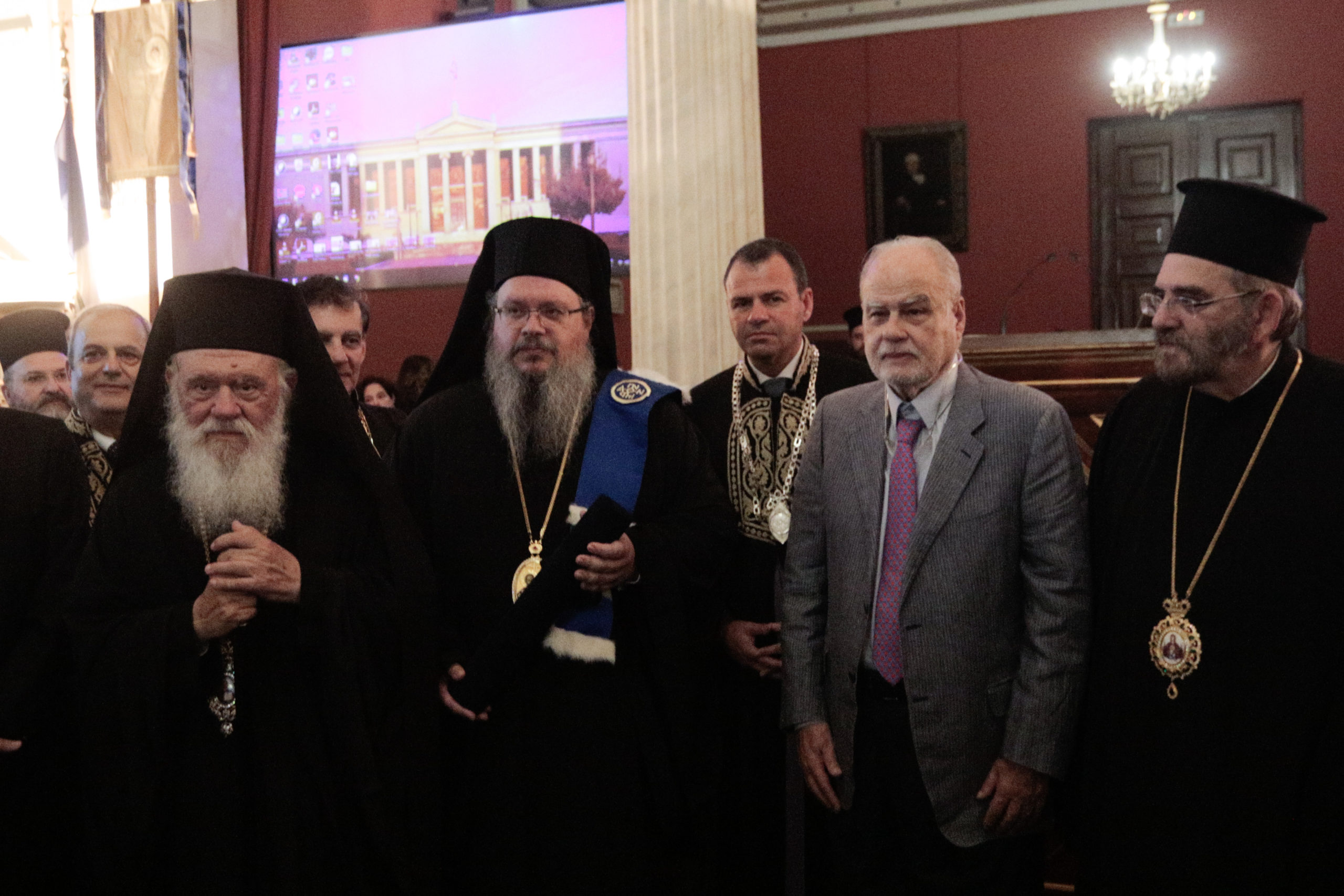 Η αναγόρευση του Μητροπολίτη Λαρίσης σε Επίτιμο Διδάκτορα του ΕΚΠΑ ...