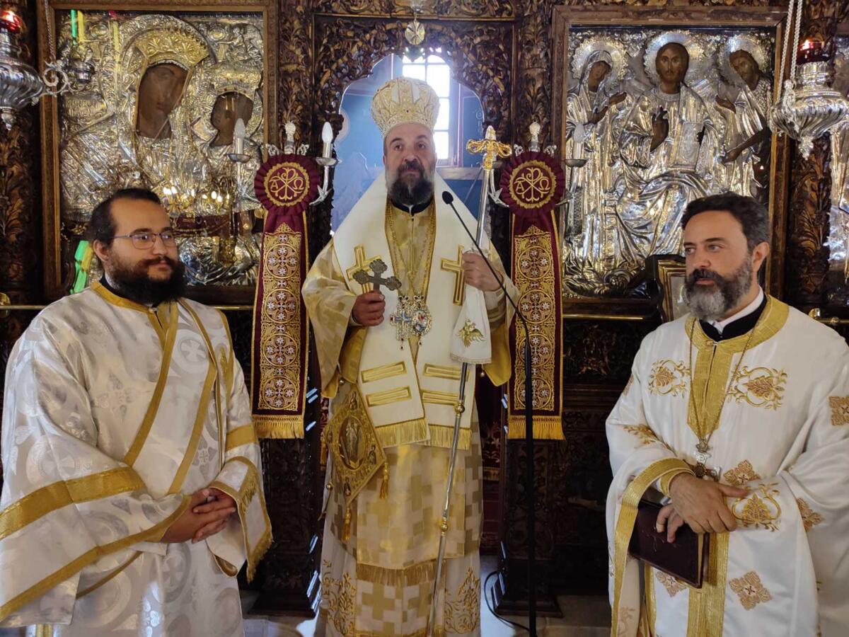 Ο Μητροπολίτης Θήρας στην Οία την Κυριακή του Παραλύτου - Ορθοδοξία ...