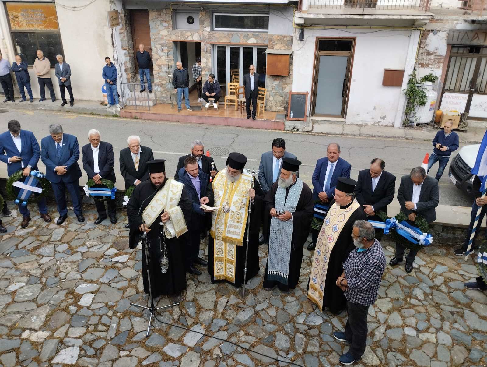 Μνημόσυνο του Αρχιεπισκόπου Κύπρου Χρυσοστόμου και των ηρώων Καραολή ...