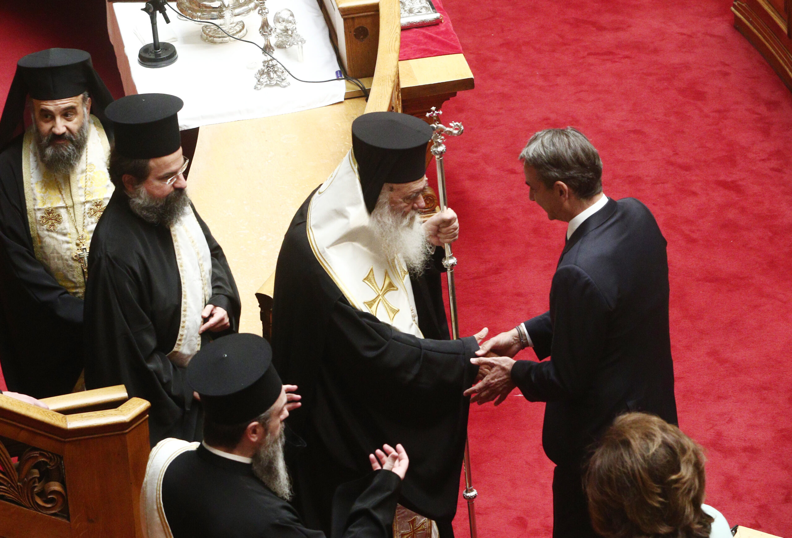 Ο Αρχιεπίσκοπος ορκίζει τη νέα Βουλή και συναντάται με τον Κυριάκο ...