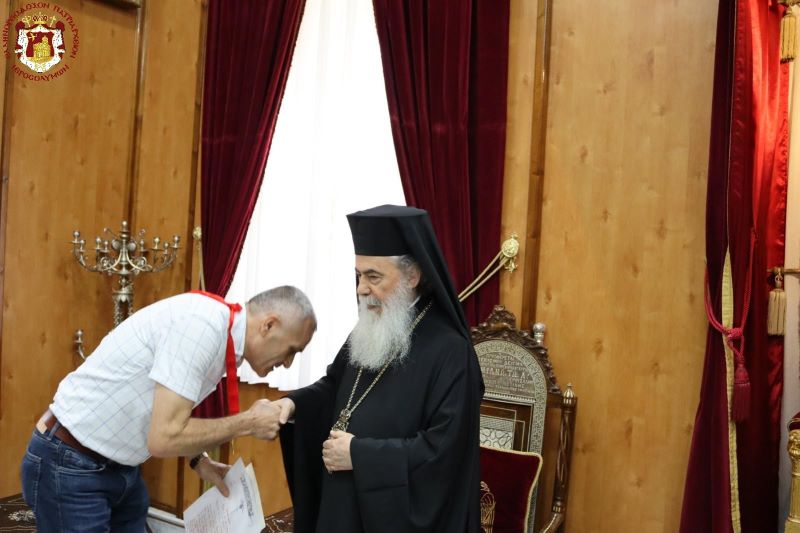 Παρασημοφόρηση του ιατρού Ματζίντ Γαντούς από τον Πατριάρχη Ιεροσολύμων ...