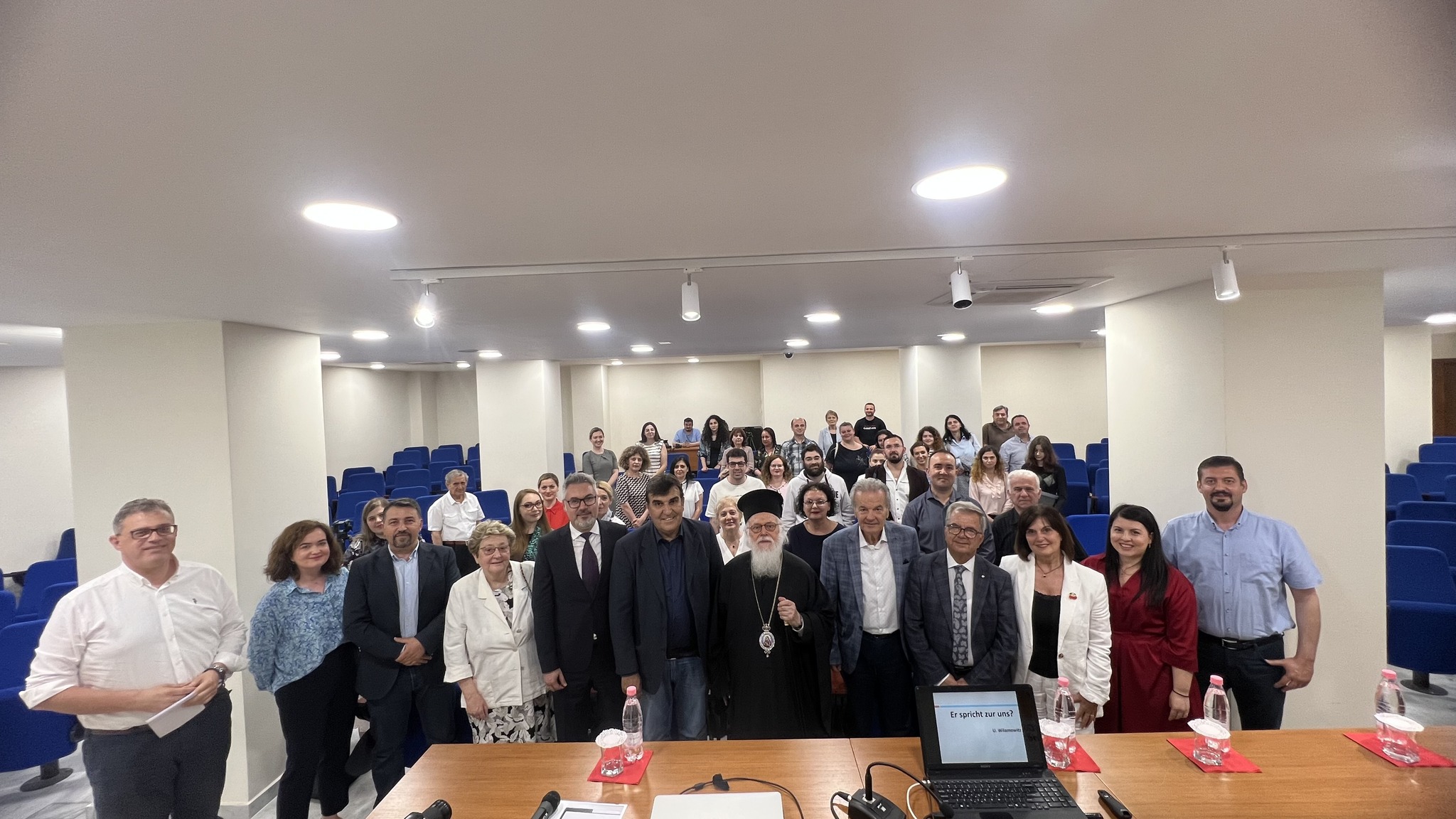 Ο Αρχιεπίσκοπος Αλβανίας παρακολούθησε τη διάλεξη «Αθηναϊκή Δημοκρατία ...