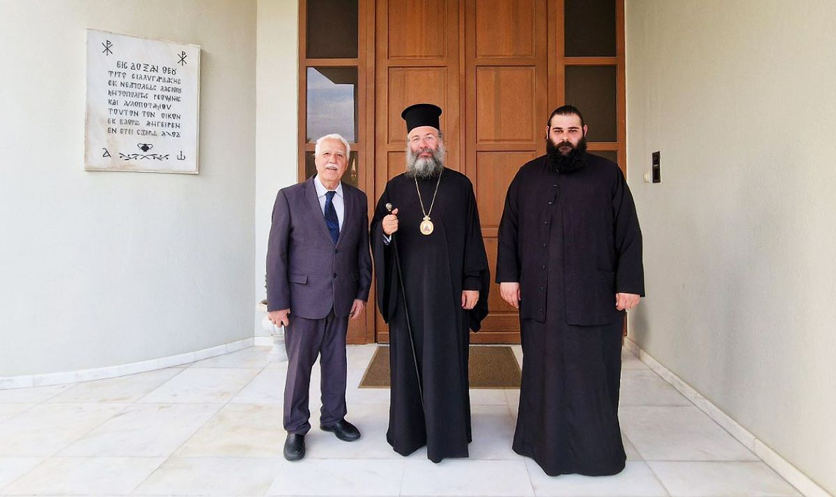 Ο Αρχων Πρωτοψάλτης Φώτιος Γιαννακάκης στην Μητρόπολη Ρεθύμνης και ...