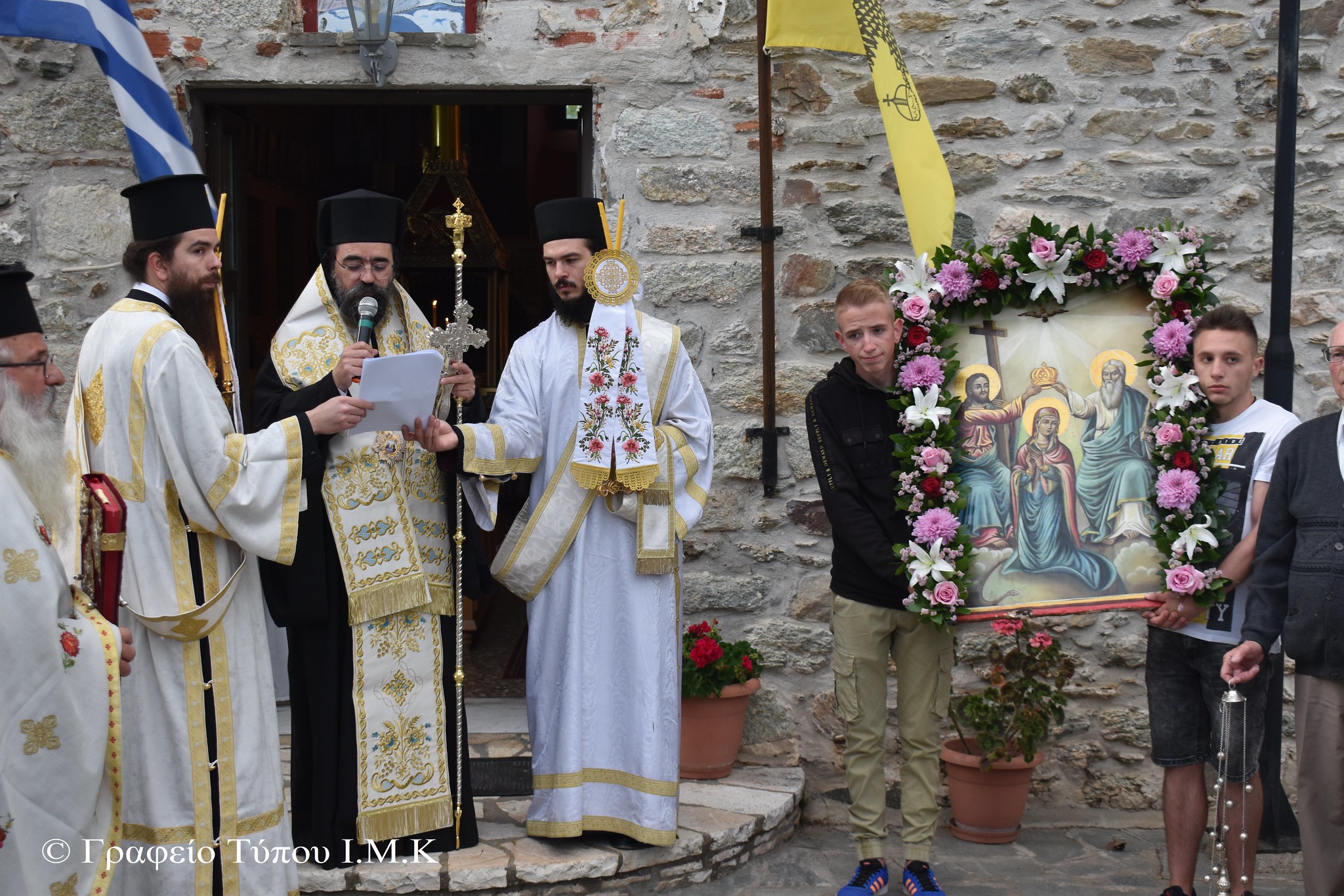 Λιτανεία για τις παρατεταμένες βροχοπτώσεις στην Ιερά Μητρόπολη ...