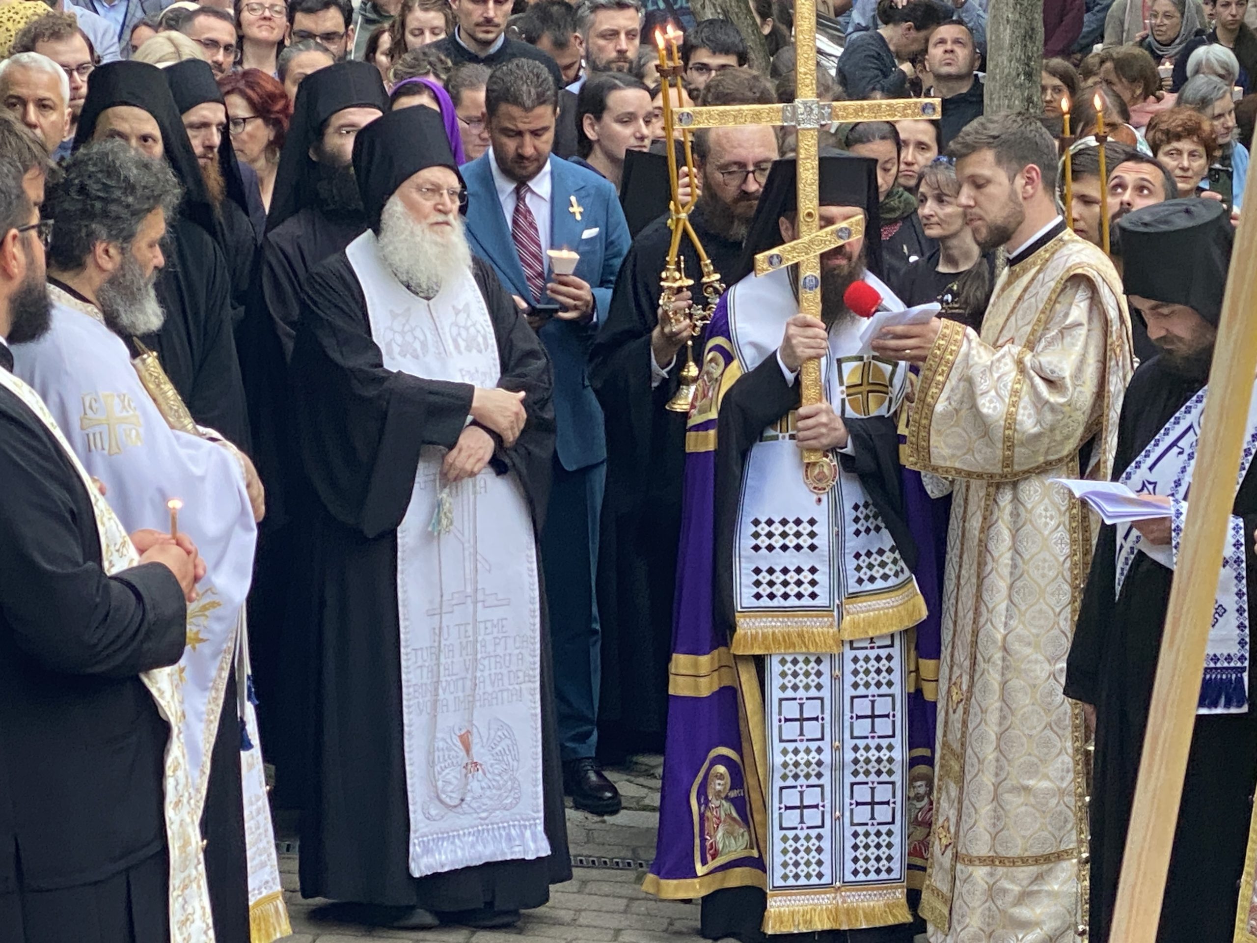 Λιτανεία του Σταυρού του Μ. Κωνσταντίνου στην εκκλησία των φοιτητών ...