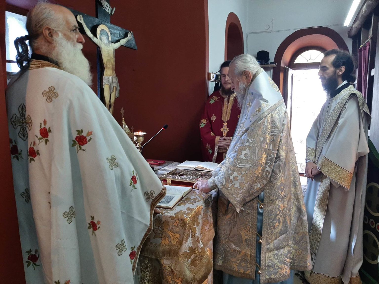 Κυριακή των Αγίων Πάντων στην Ιερά Μητροπολη Καρυστίας και Σκυρου ...