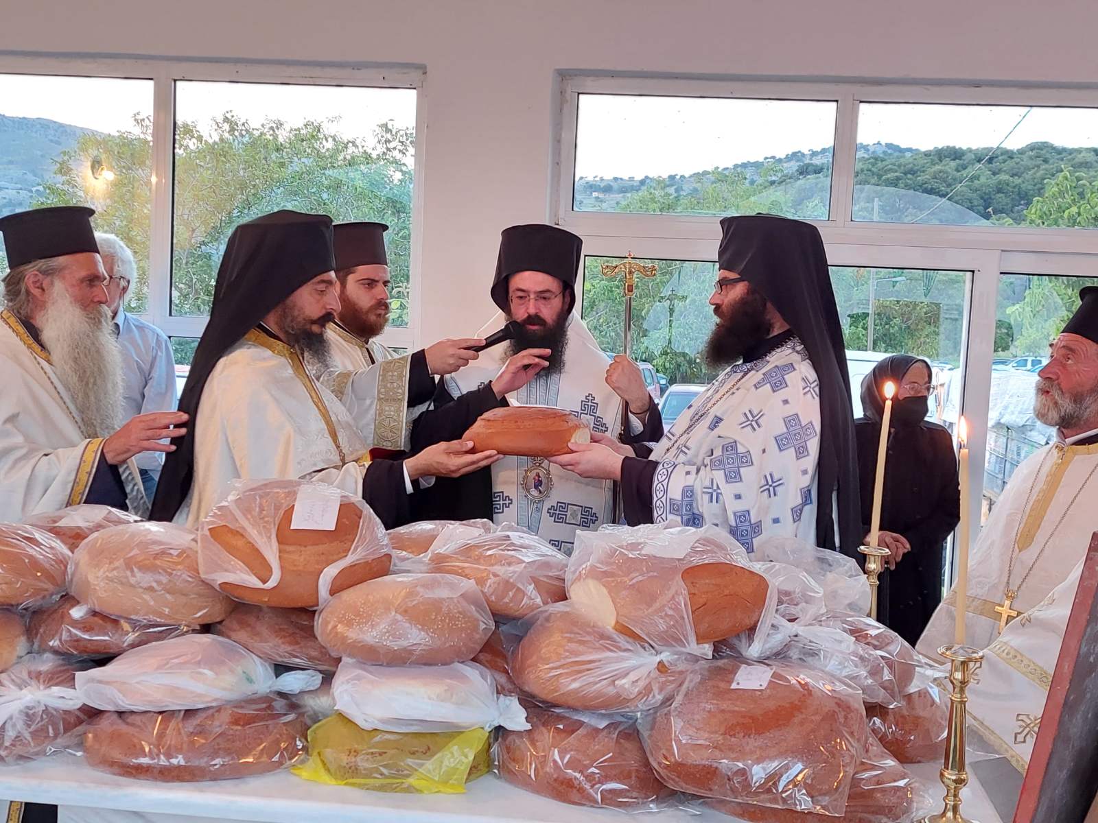 Το χρονικό της πρόσφατης ποιμαντικής δράσης του Μητροπολίτη Πέτρας ...