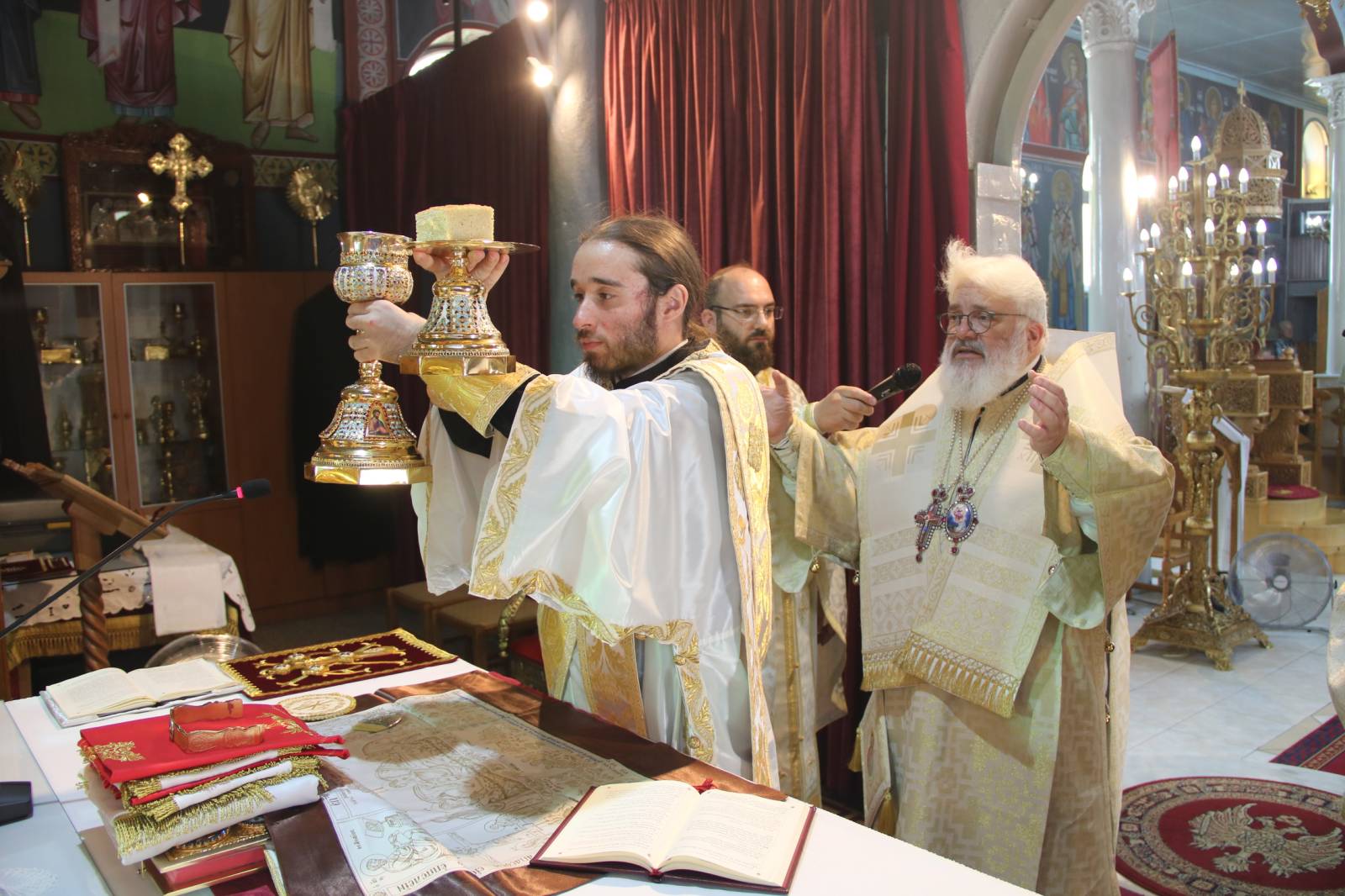 Θεία Λειτουργία ιστορικής σημασίας στον ακριτικό Ι.Ν. Αγίου Αθανασίου ...