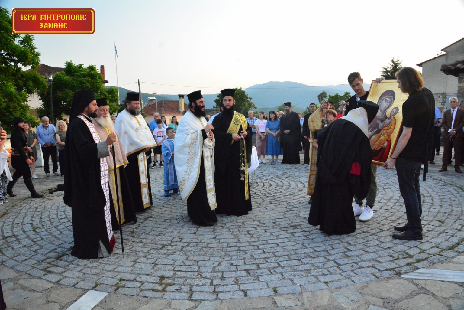 Η Ξάνθη υποδέχτηκε αντίγραφο της Ιεράς Εικόνας της Παναγίας Οδηγήτριας ...