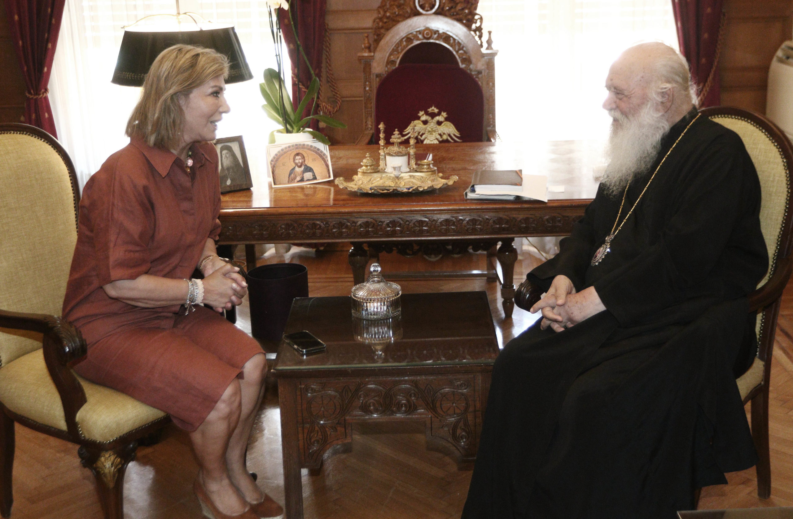 Η Υφυπουργός Παιδείας Ζέττα Μακρή έλαβε την ευχή του Αρχιεπισκόπου ...