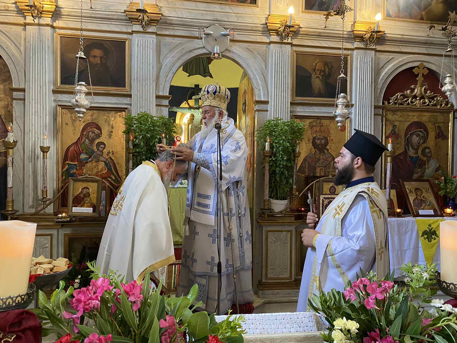 Ο Μητροπολίτης Κερκύρας προχείρισε εις πρωτοπρεσβύτερον τον π ...