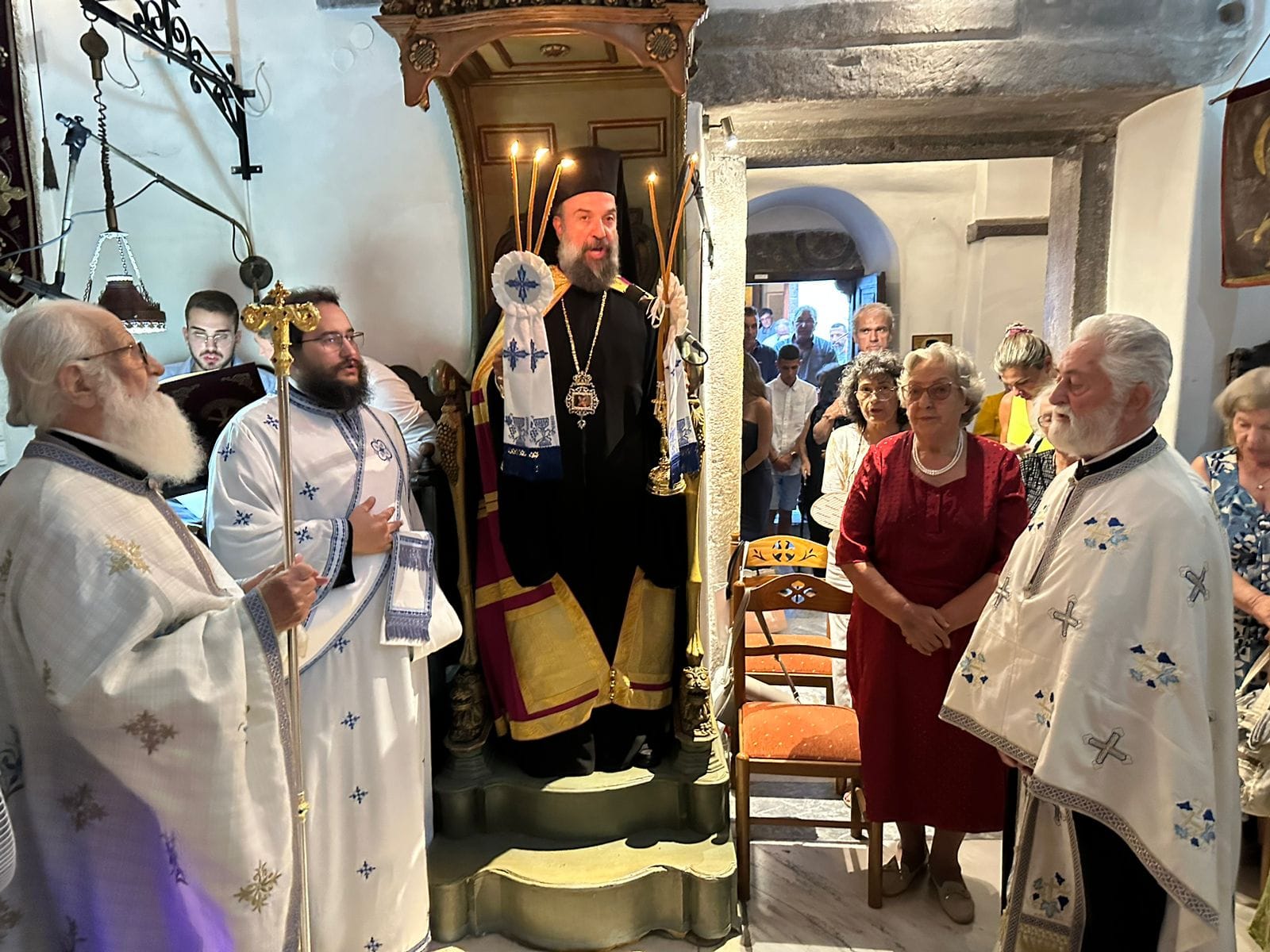 Ο εσπερινός της Κοίμησεως της Υπεραγίας Θεοτόκου στην Παναγία την ...