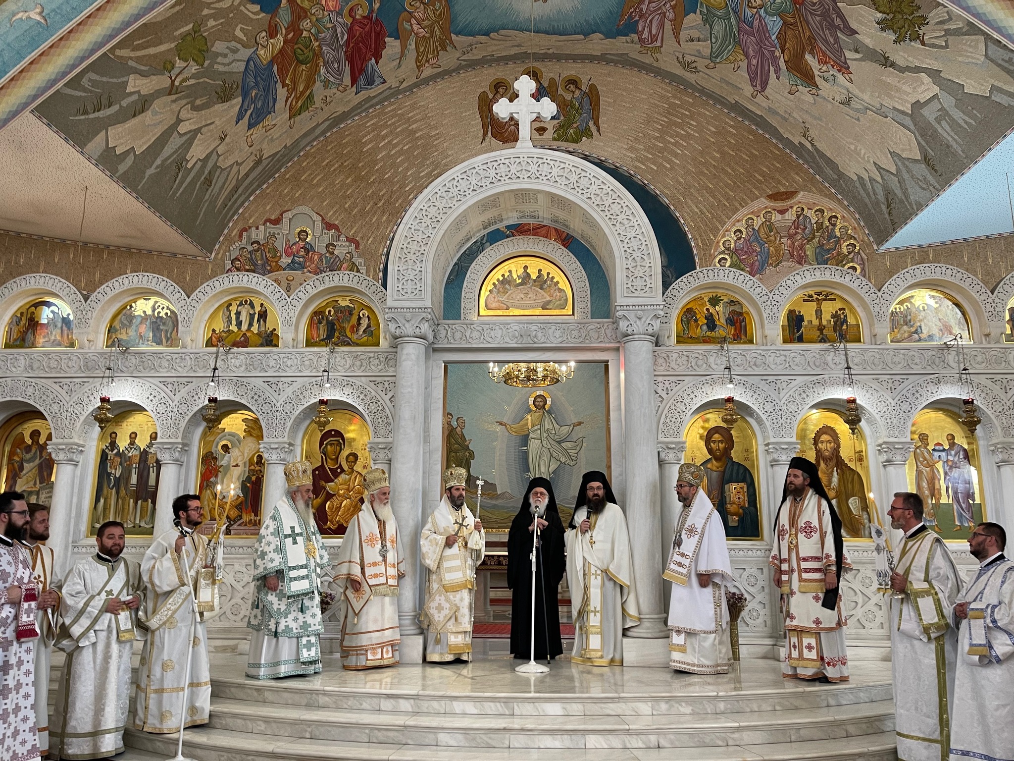 Κλήρος και λαός γιόρτασαν τα 31 χρόνια του Αρχιεπισκόπου Αναστασίου στο ...