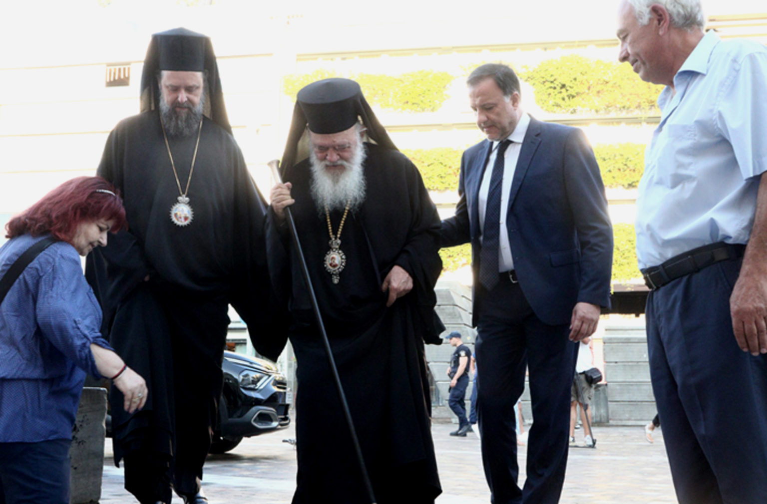 Στην Παναγία την Αθηνιώτισσα στο Μοναστηράκι λειτούργησε ο ...