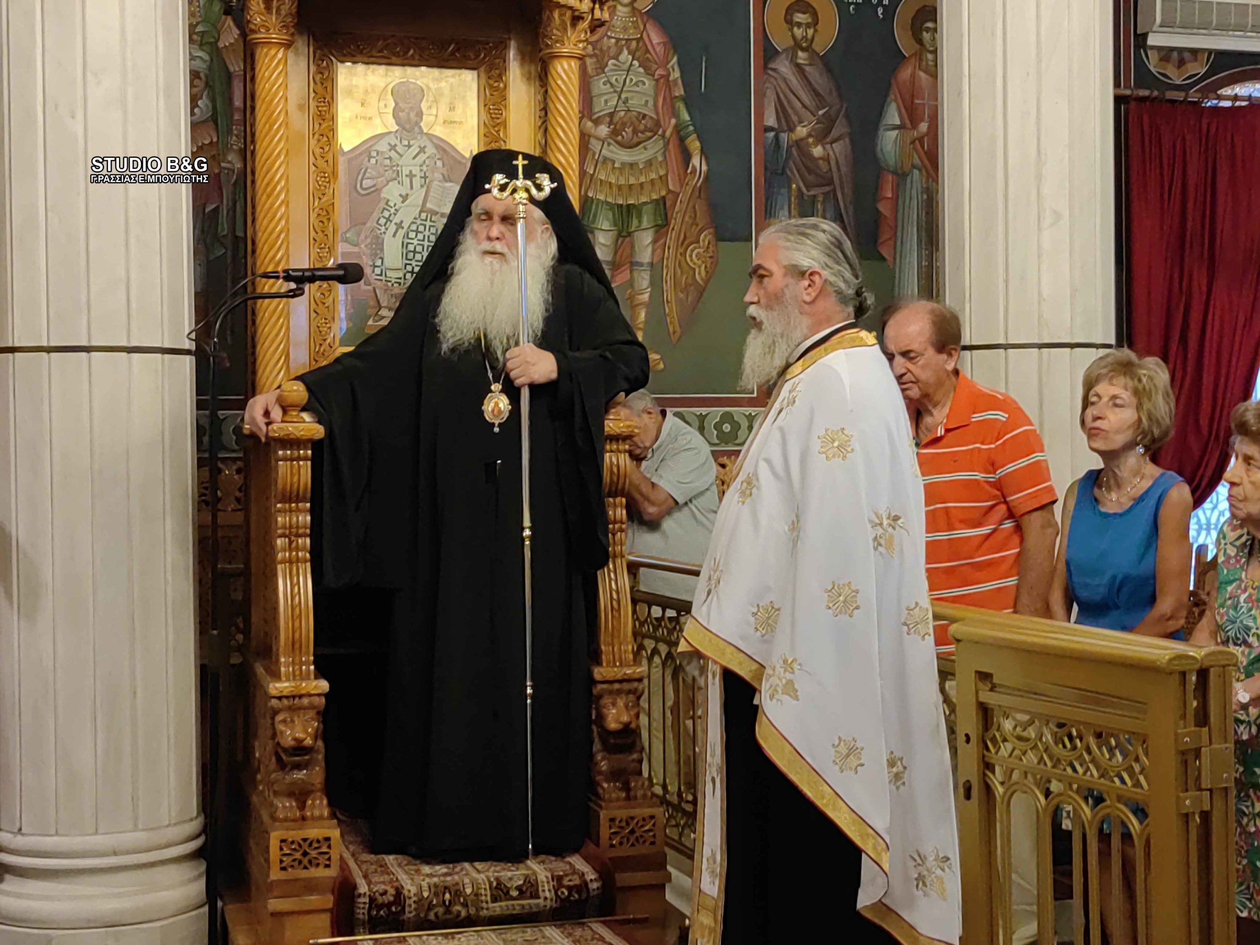 Η πρώτη παράκληση στην Παναγία από τον Μητροπολίτη Αργολίδος στον Ι.Ν ...